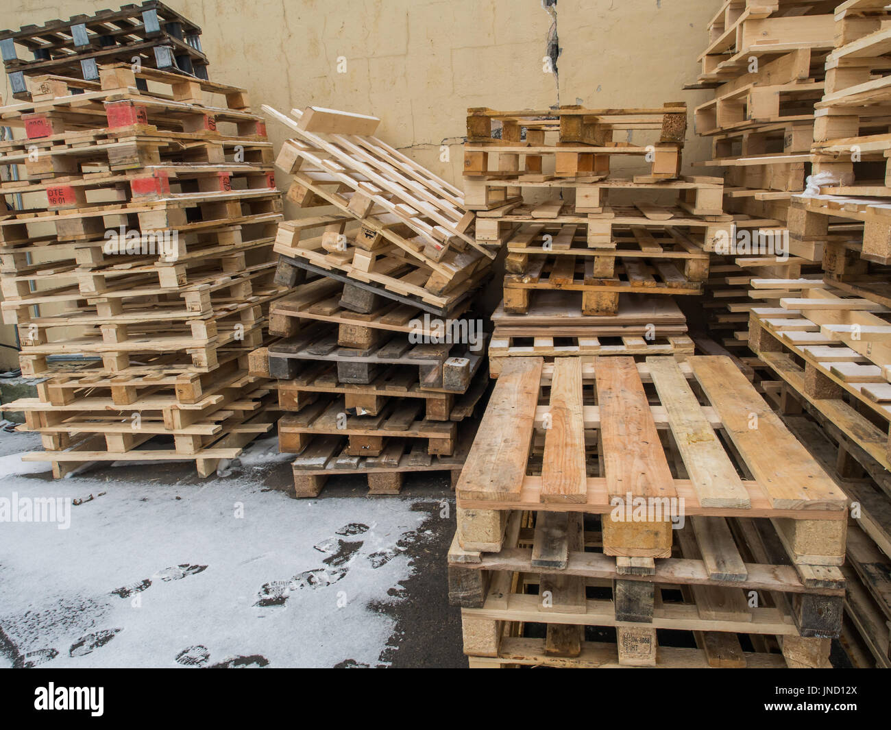 Wooden euro pallets lying in a stack Stock Photo - Alamy