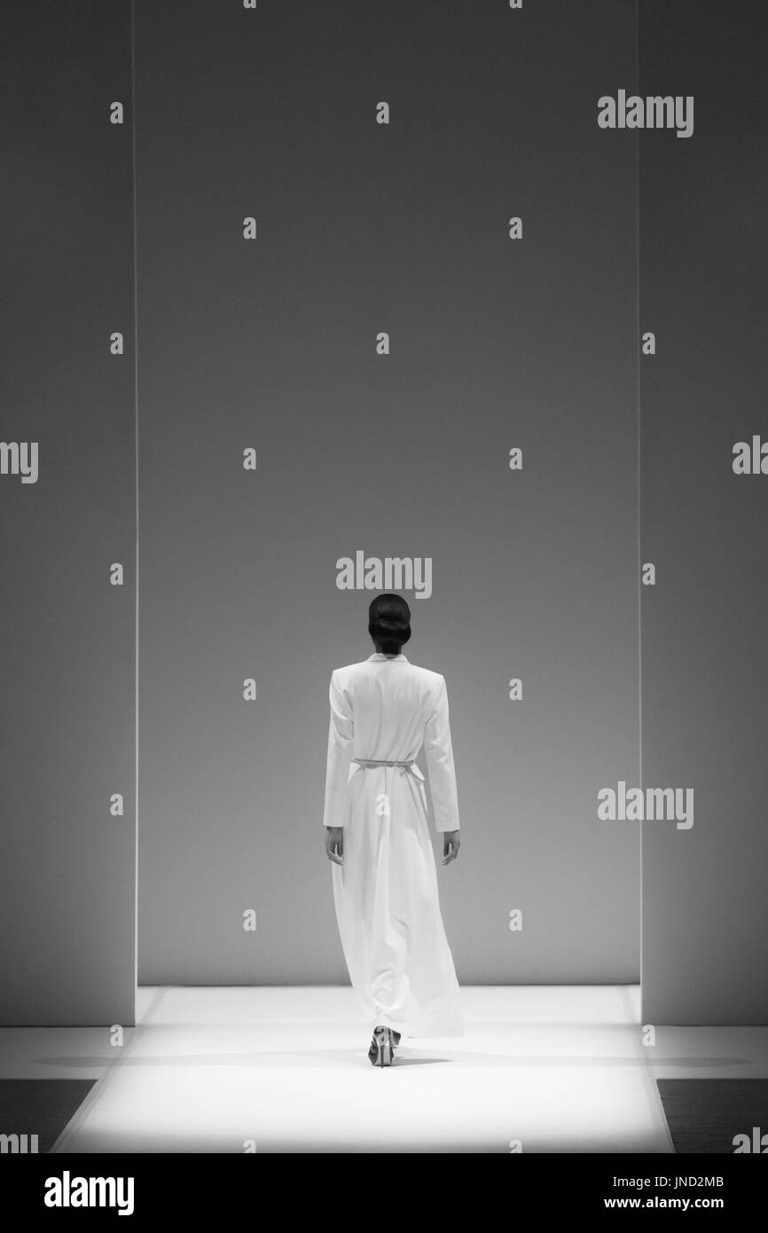 Show week couture Black and White Stock Photos & Images - Alamy