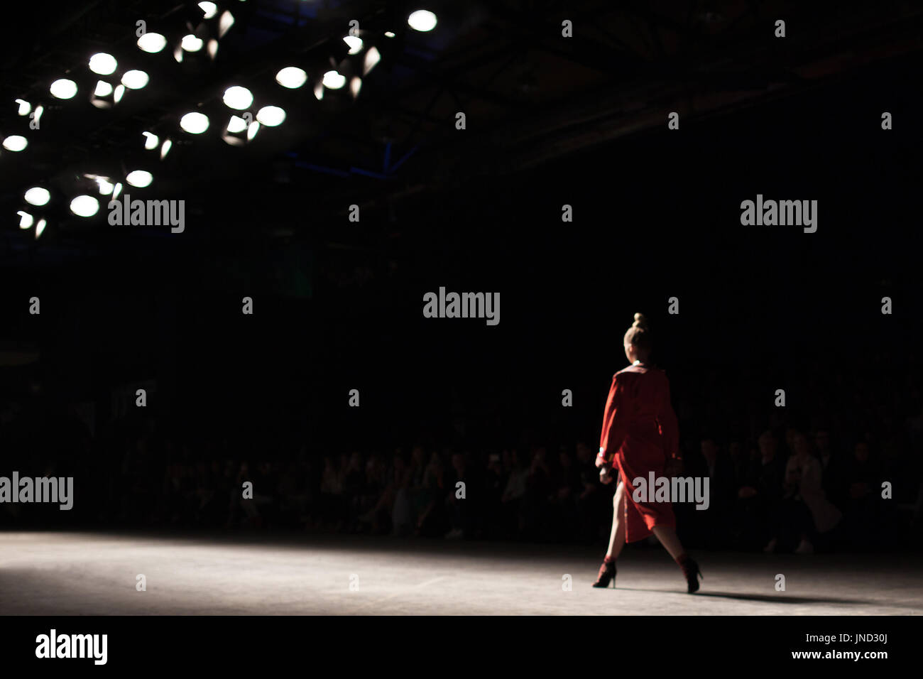 Fashion runway show hi-res stock photography and images - Alamy