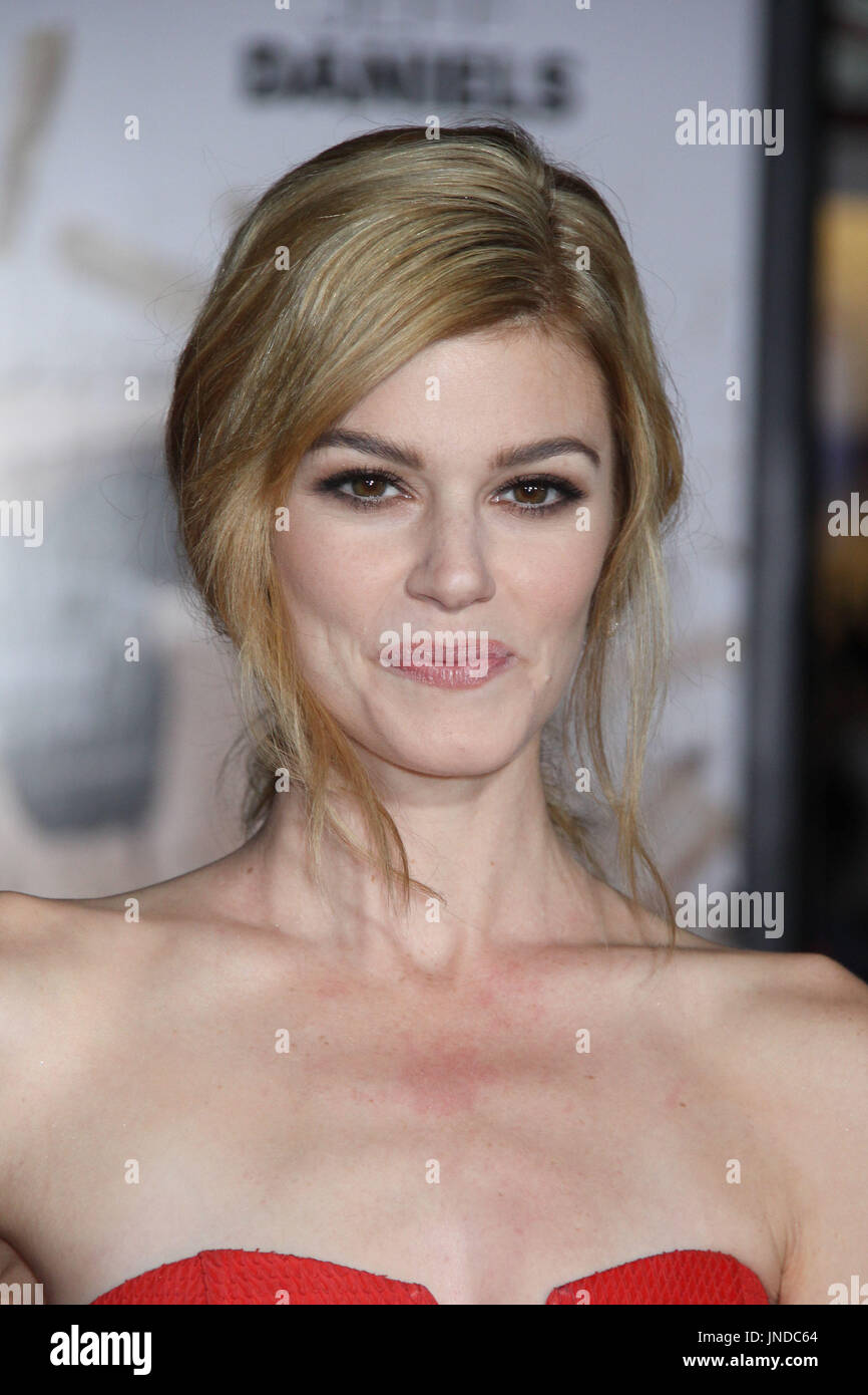 Rachel Melvin 11/03/2014 "Dumb and Dumber To" Premiere held at the ...