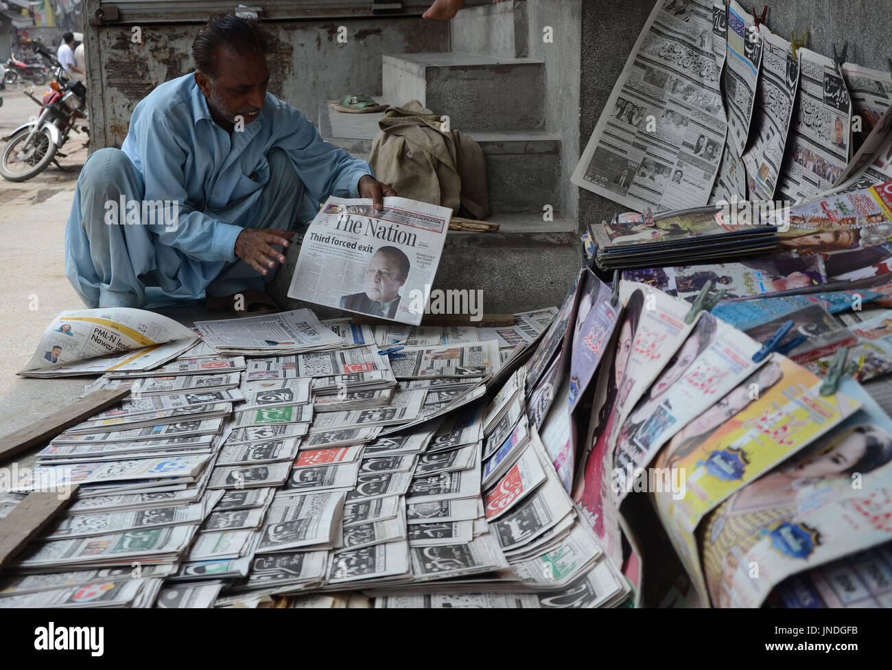 Pakistani newspaper hi-res stock photography and images - Alamy