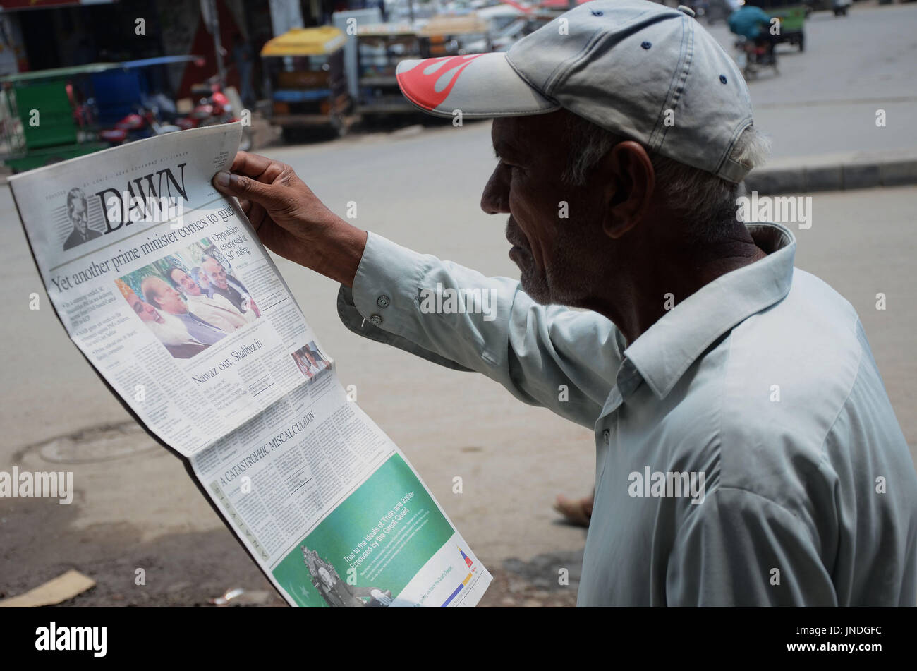 Pakistani newspaper hi-res stock photography and images - Alamy