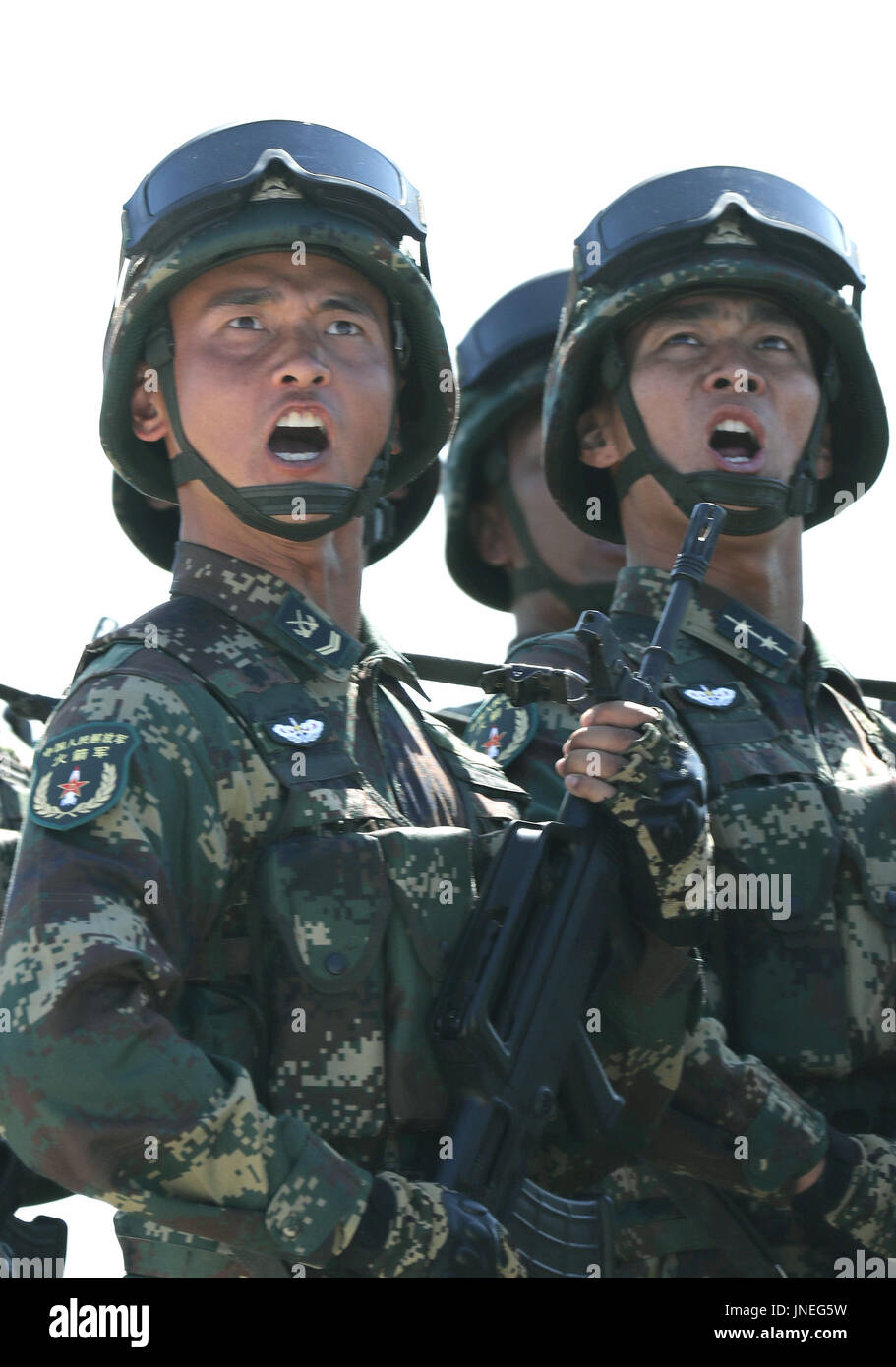 Chinese soldiers during a parade hi-res stock photography and images ...