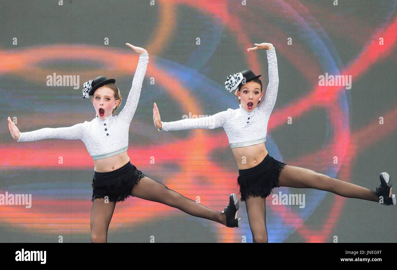 Two Dancers On Stage High Resolution Stock Photography and Images - Alamy