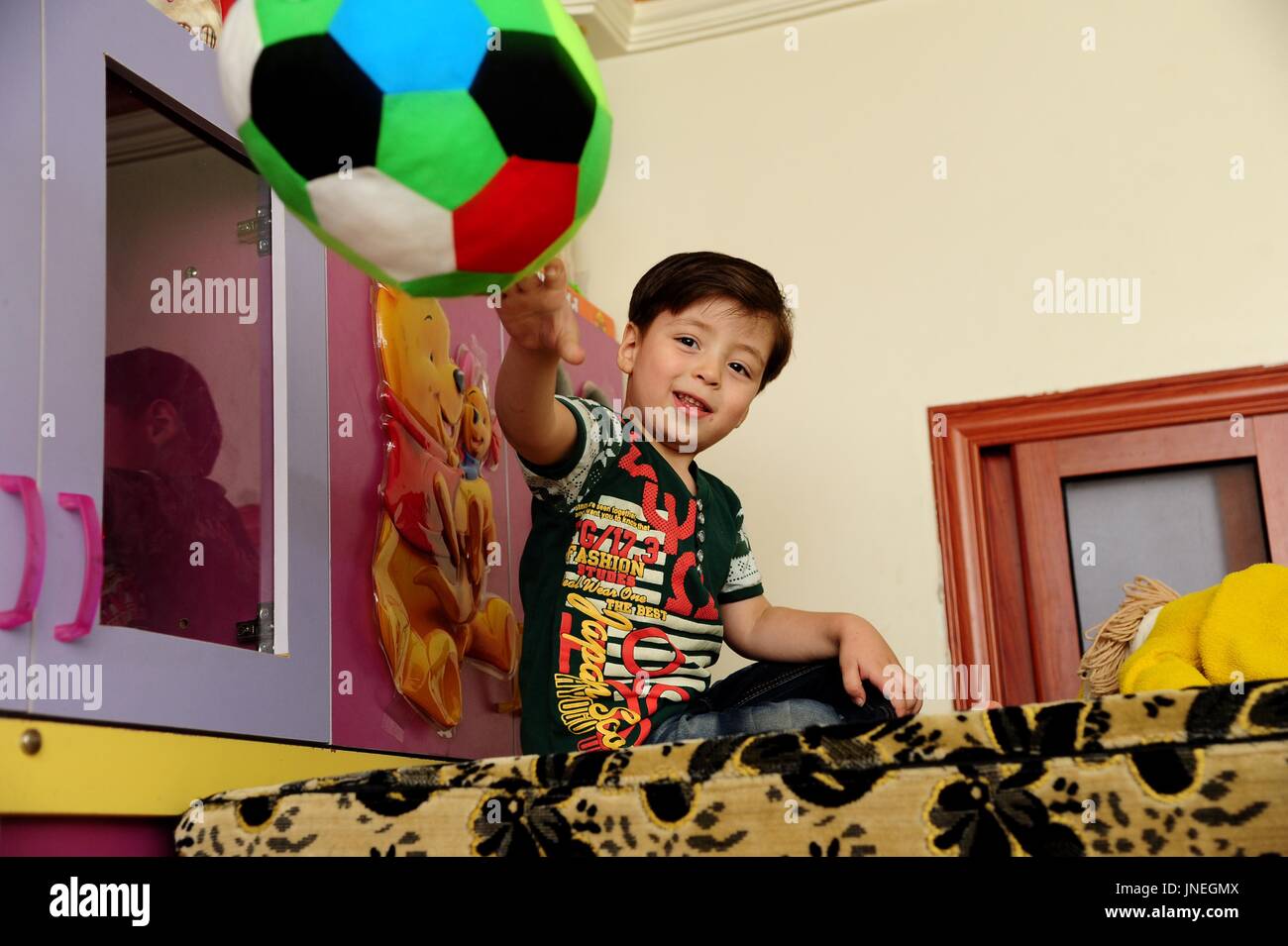 (170730) -- ALEPPO (SYRIA), July 30, 2017 (Xinhua) -- Omran Daqneesh ...