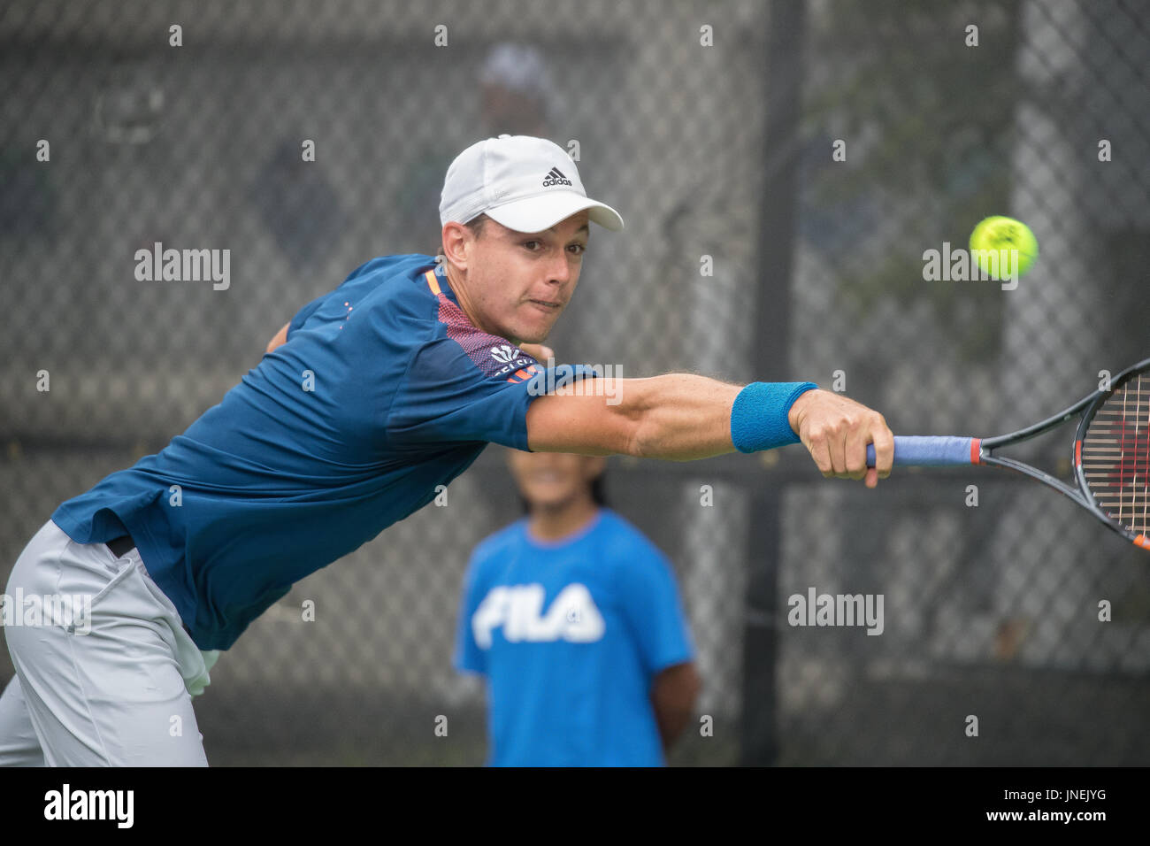 Alejandro Gonzalez (Columbia) (photo) defeated Ulises Blanch (USA) in ...