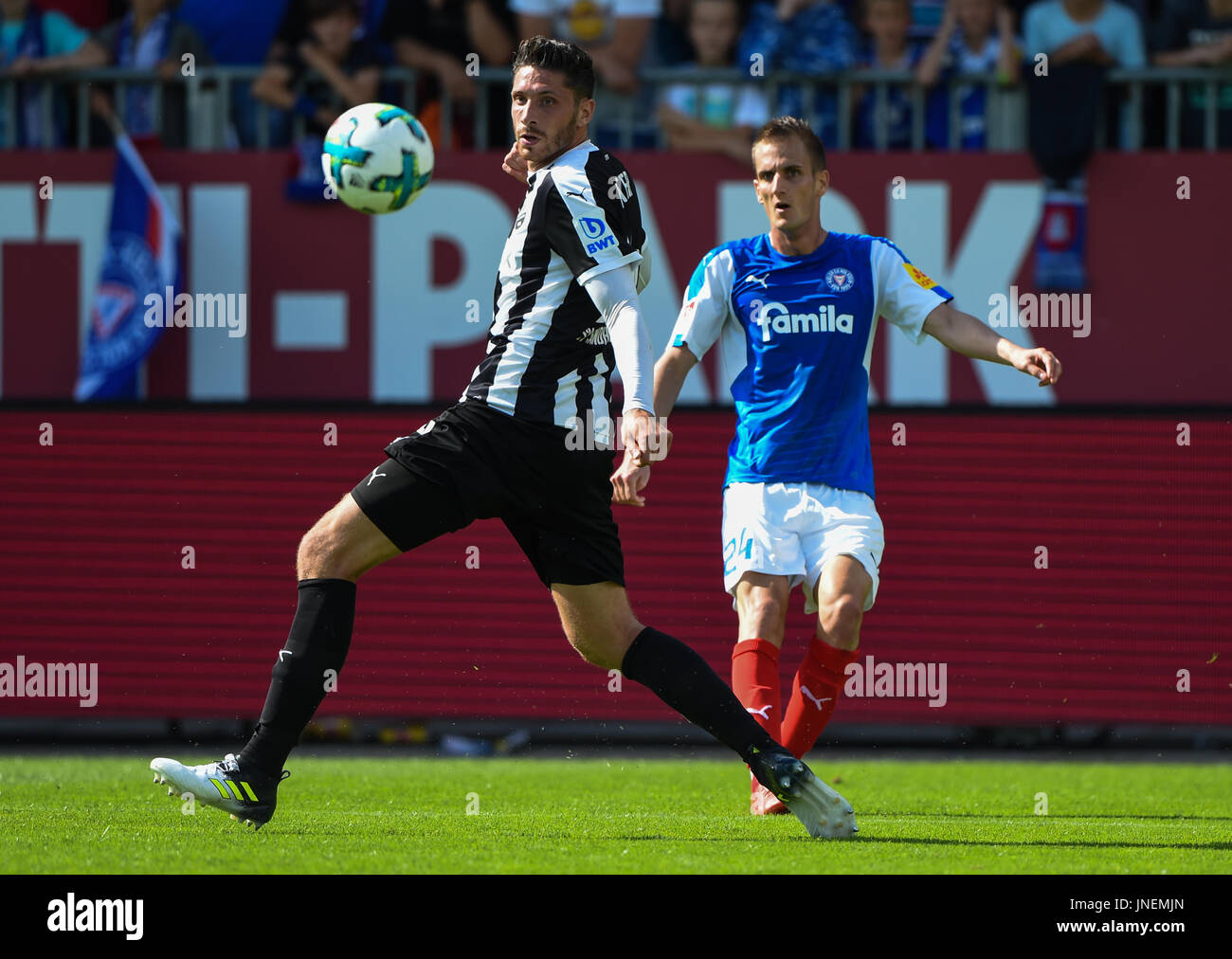 Kiel, Germany. 30th July, 2017. Sandhausen's Tim Kister in action ...