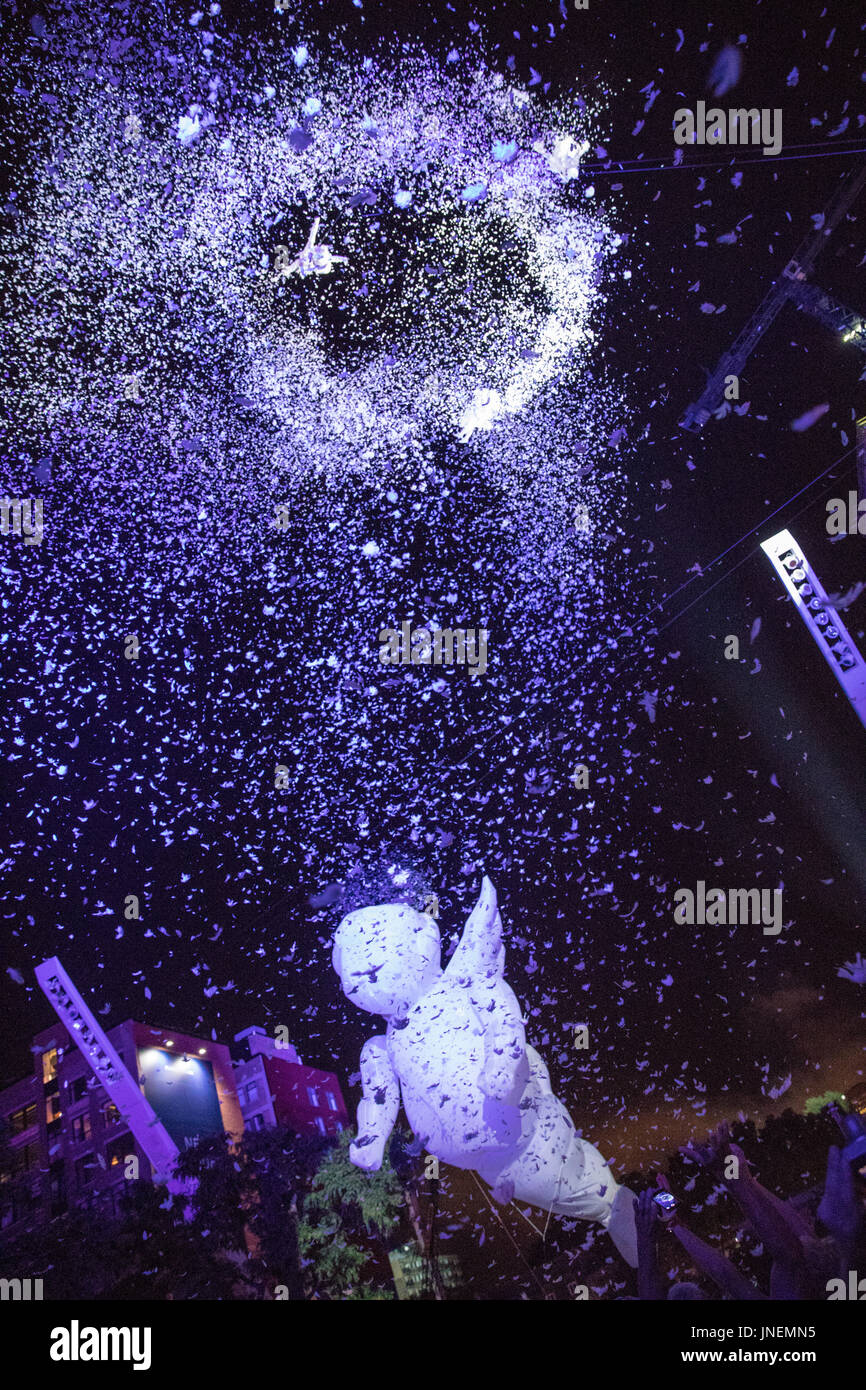 Floating angels hi-res stock photography and images - Alamy