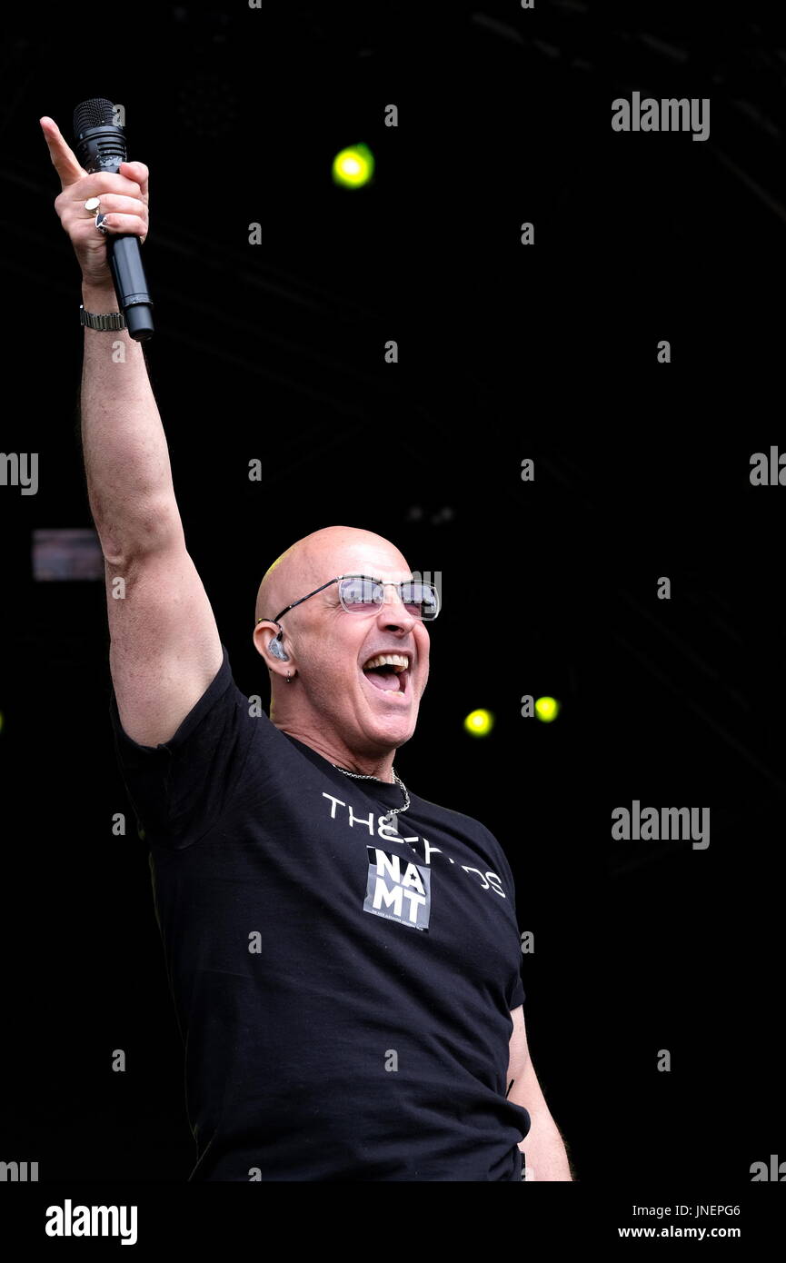 Fred fairbrass richard fairbrass right hi-res stock photography and ...