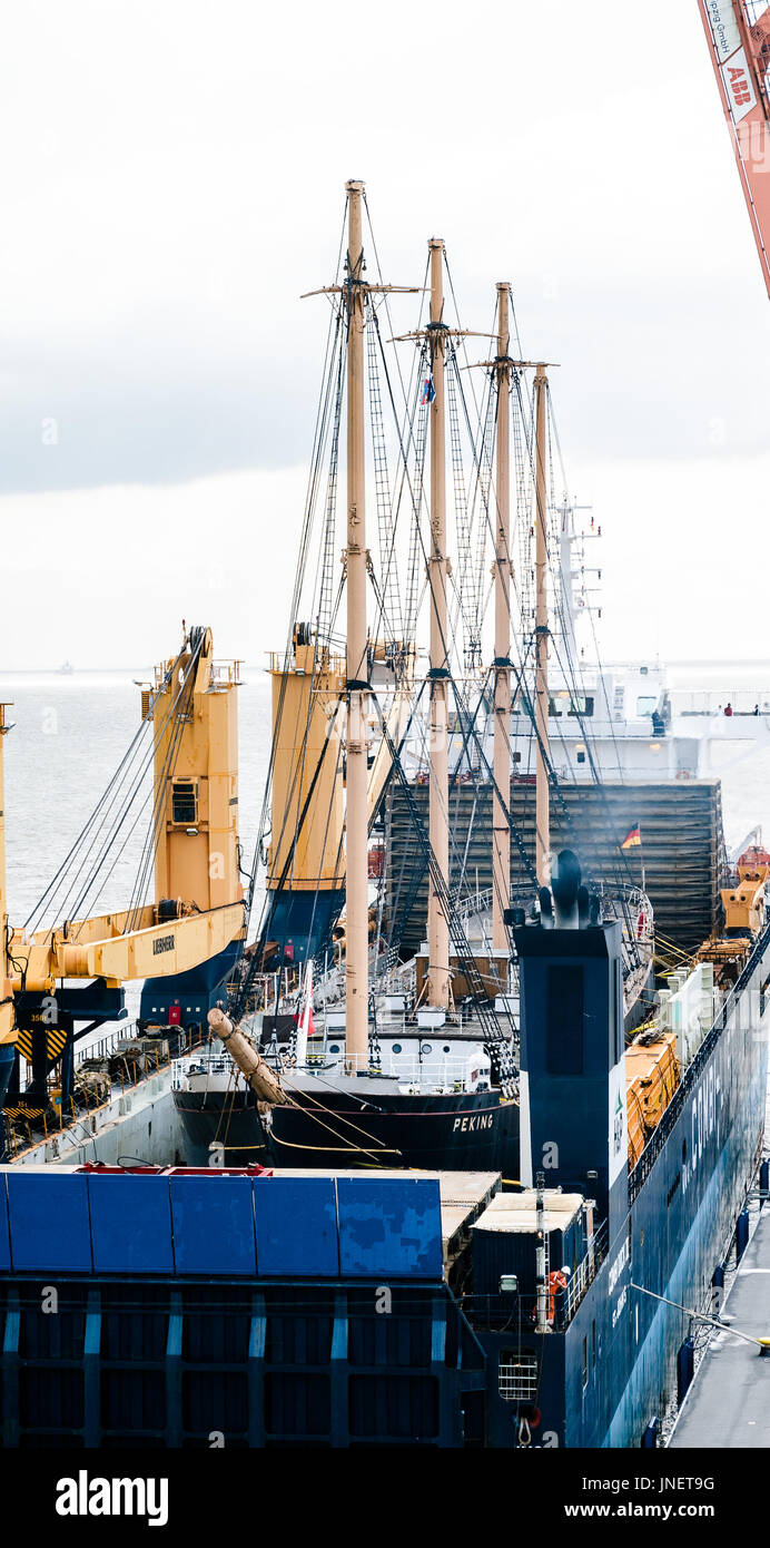 Brunsbuettel, Germany. 30th July, 2017. The four-masted barque "Peking ...