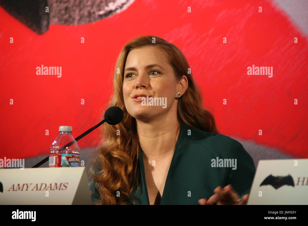 Amy Adams 03/18/2016 "Batman v Superman: Dawn of Justice" Press ...