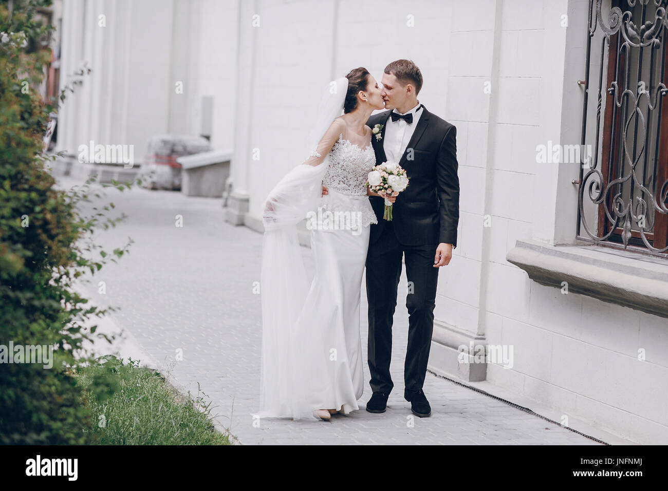 bride and groom Stock Photo - Alamy
