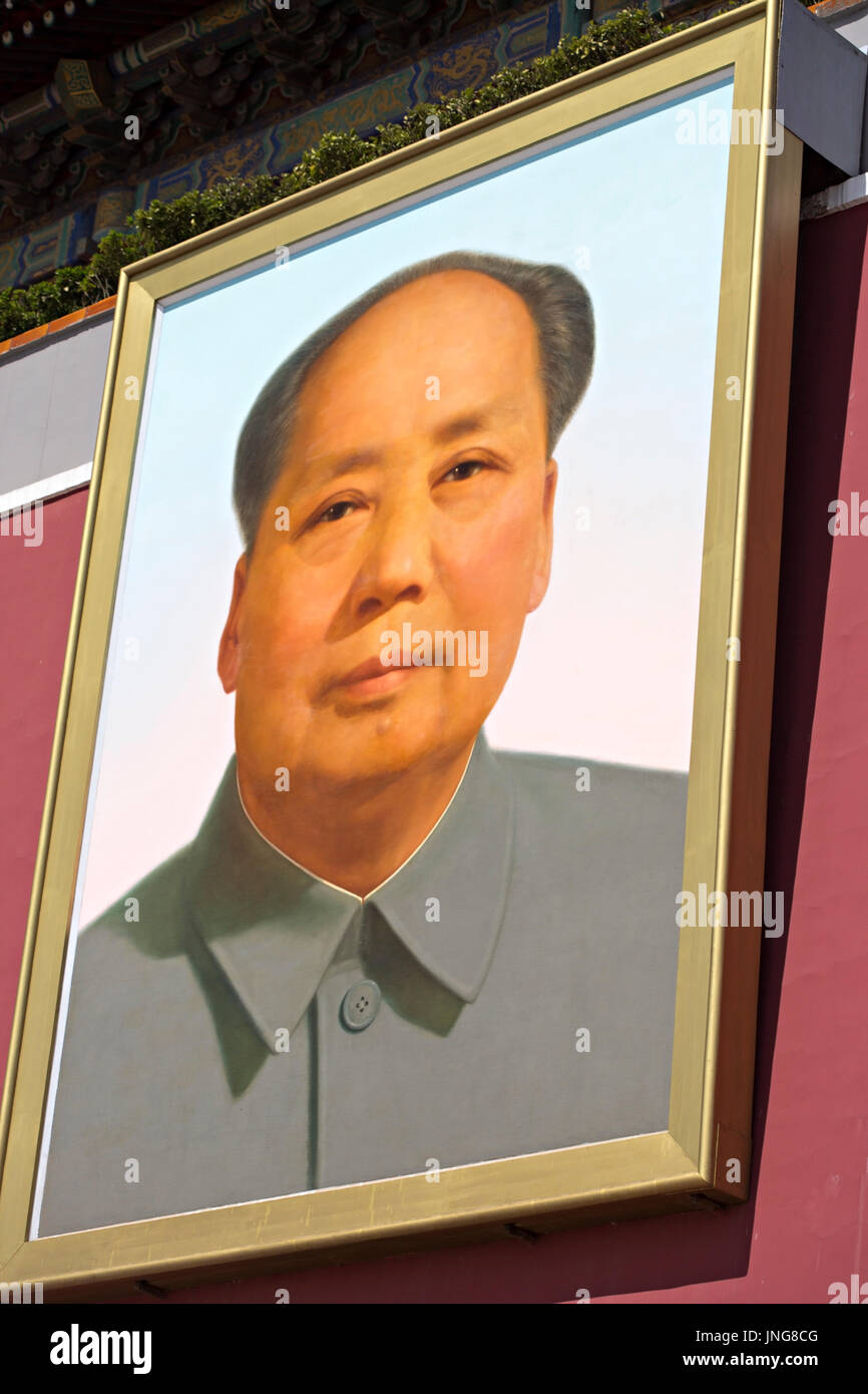 Portrait of Chinese leader Mao Zedong on Tiananmen Gate in Forbidden ...