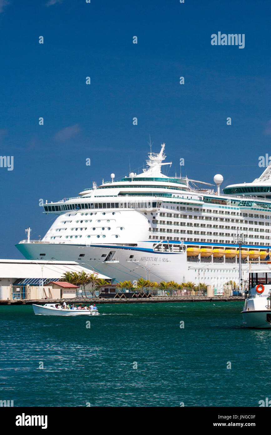 Cruise ship in dock at Oranjestad Stock Photo - Alamy