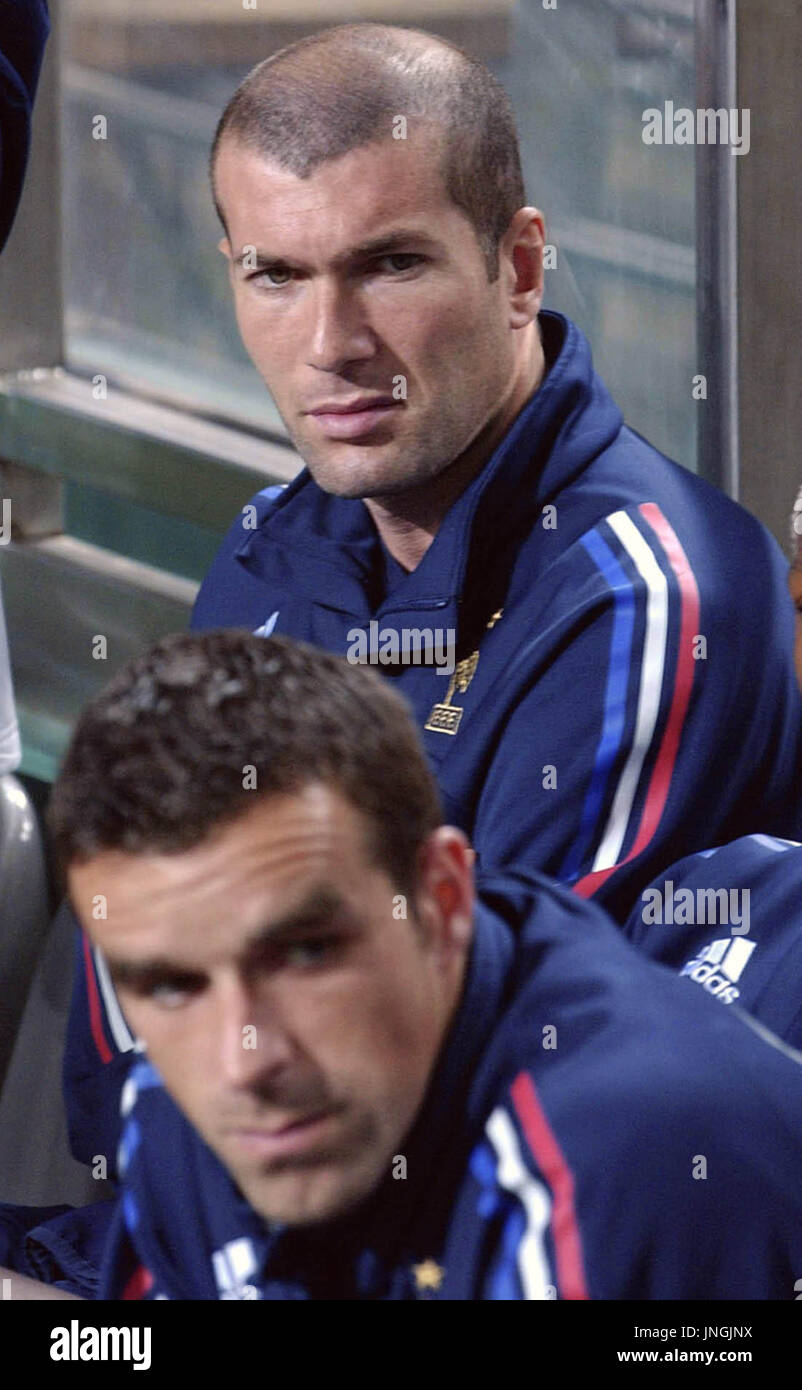 France's Zinedine Zidane (Back), sidelined by injury, looks worry from ...