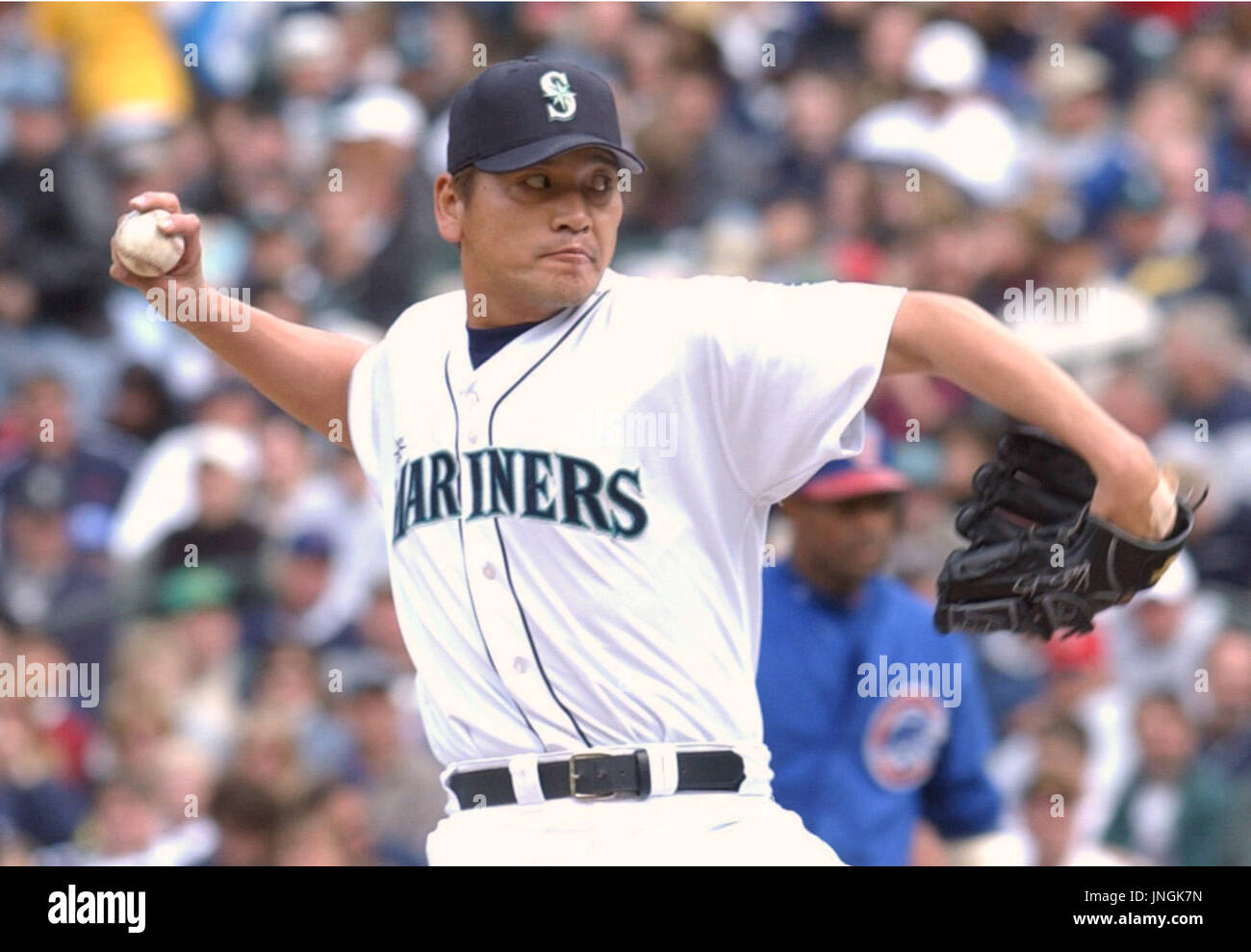 SEATTLE, United States - Seattle closer Kazuhiro Sasaki pitches the ...