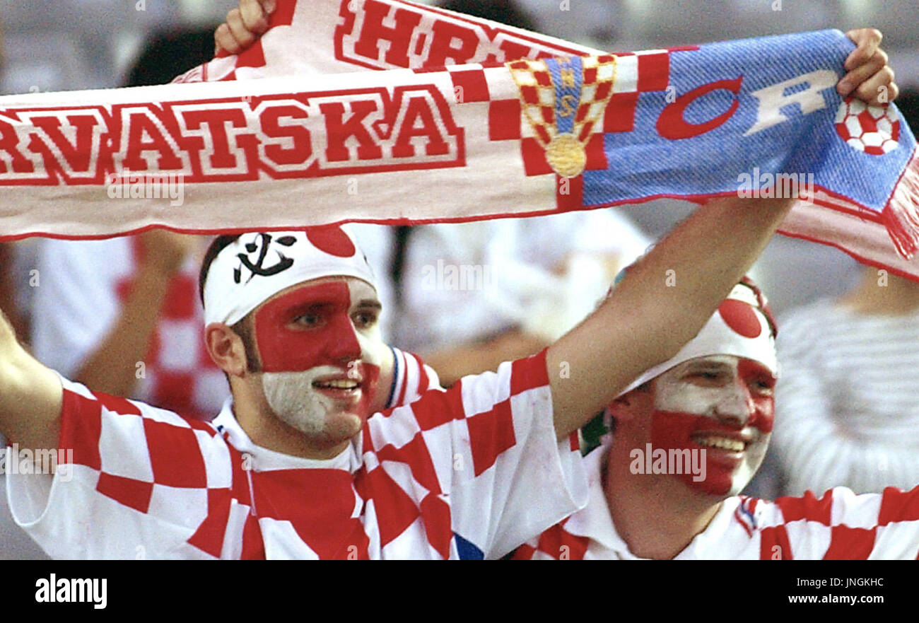 Supporters japan cheer team world hi-res stock photography and images ...