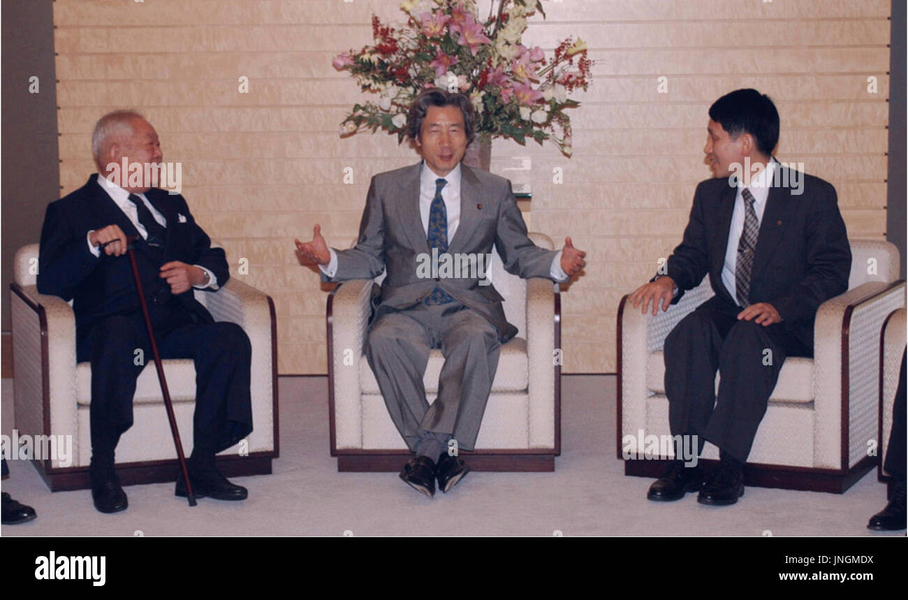 TOKYO, Japan - Two Japanese 2002 Nobel Prize laureates -- Masatoshi ...