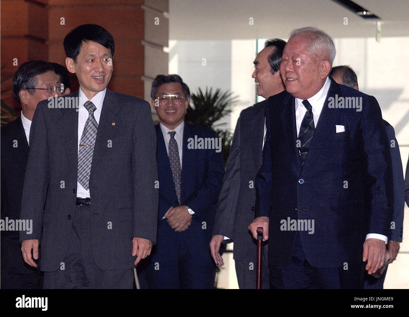 TOKYO, Japan - Two Japanese 2002 Nobel Prize laureates -- Koichi Tanaka ...