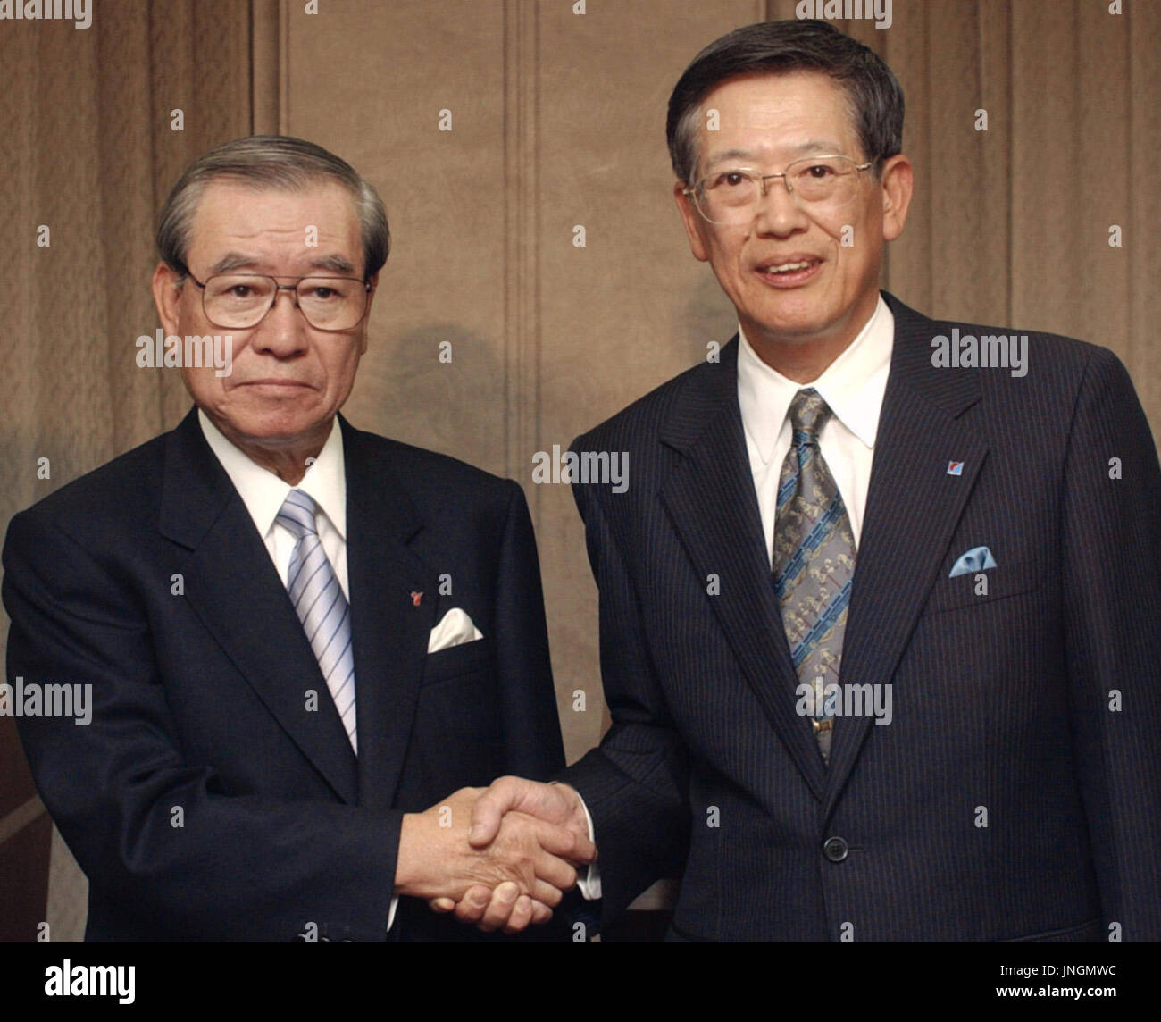 TOKYO, Japan - Mikihiko Miyamoto (L), president of Yasuda Mutual Life ...
