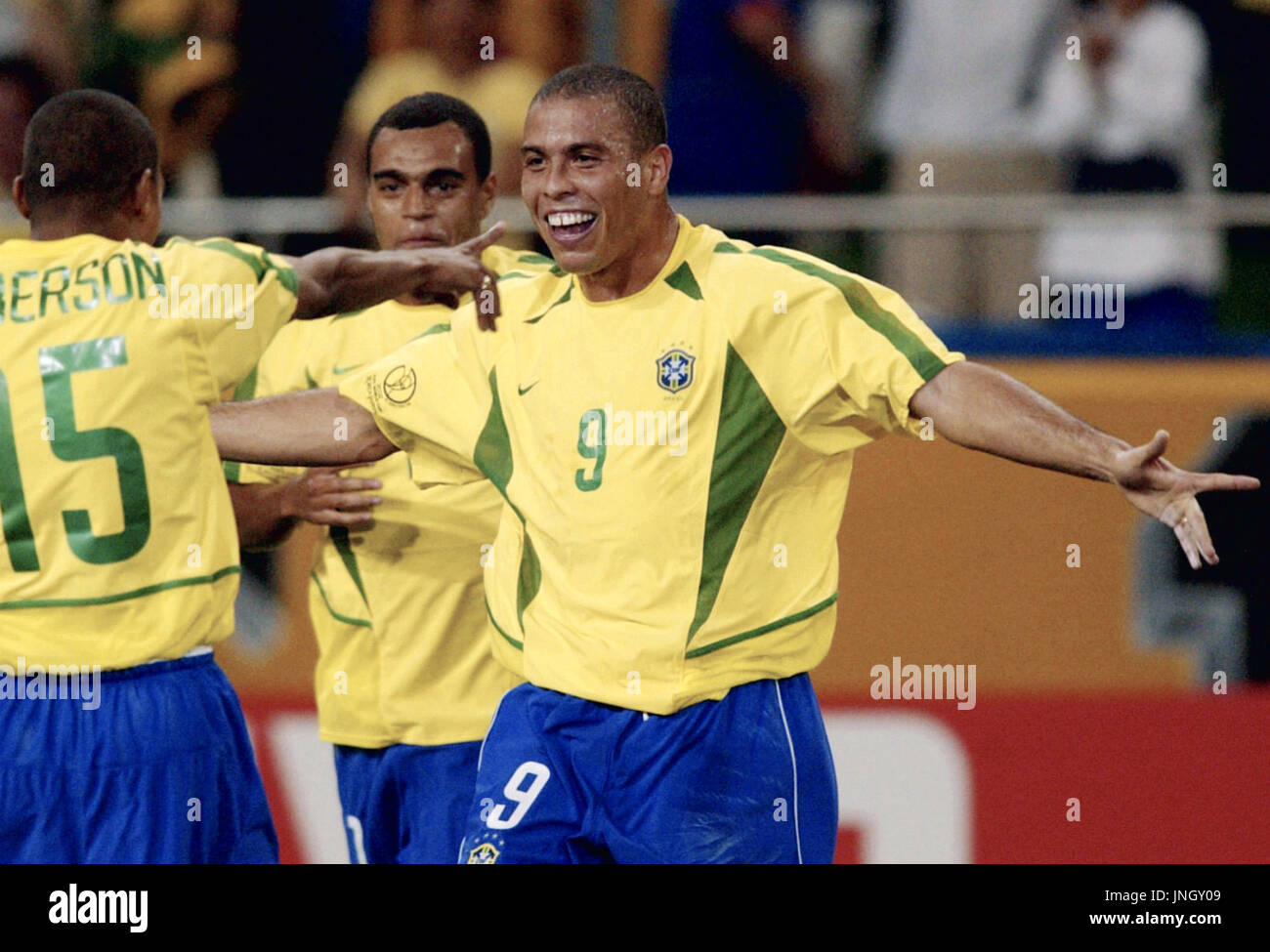 KOBE, Japan - Ronaldo (R) rejoices after scoring the second goal for ...