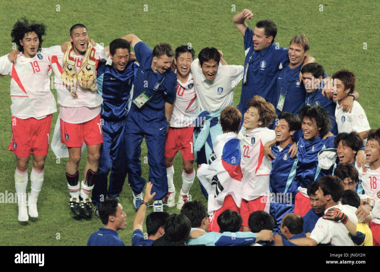 TAEJON, South Korea - South Korean team players savor the moment of ...