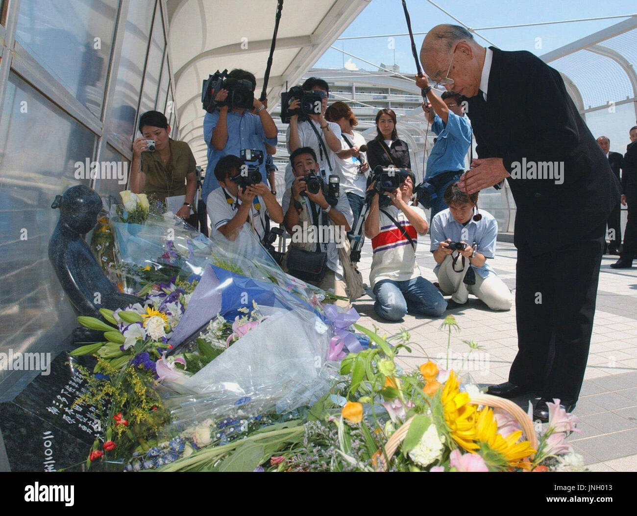 AKASHI, Japan - Akashi Mayor Nobuhiro Okada (R) prays for the victims ...
