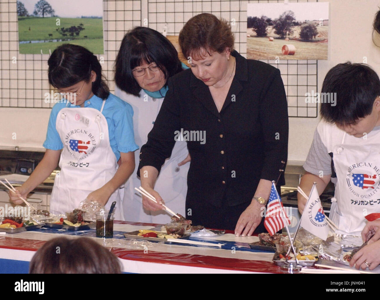 TOKYO, Japan - U.S. Agriculture Secretary Ann Veneman (C) visits a ...