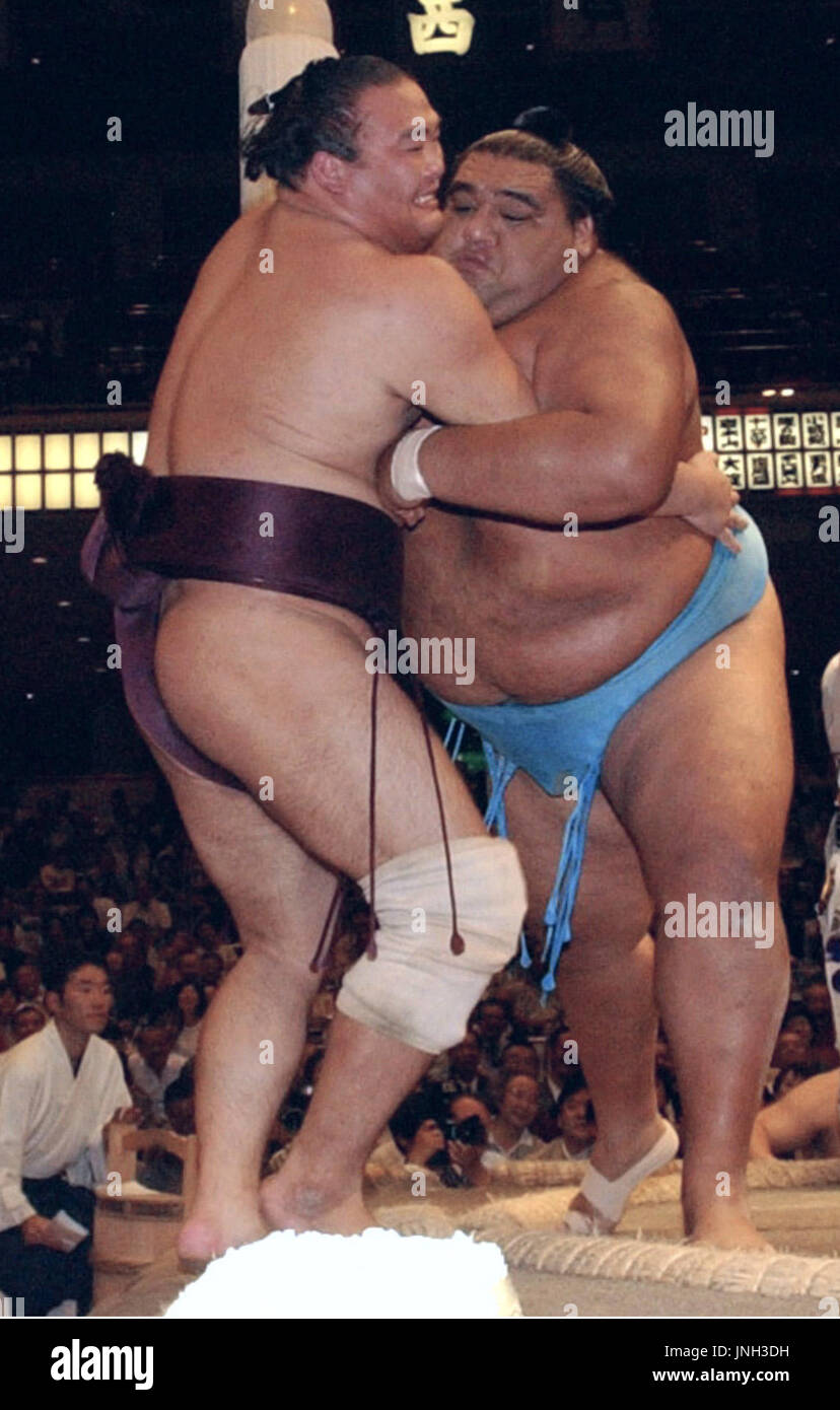 TOKYO, Japan - Yokozuna Musashimaru (R) powers his way to push out ...