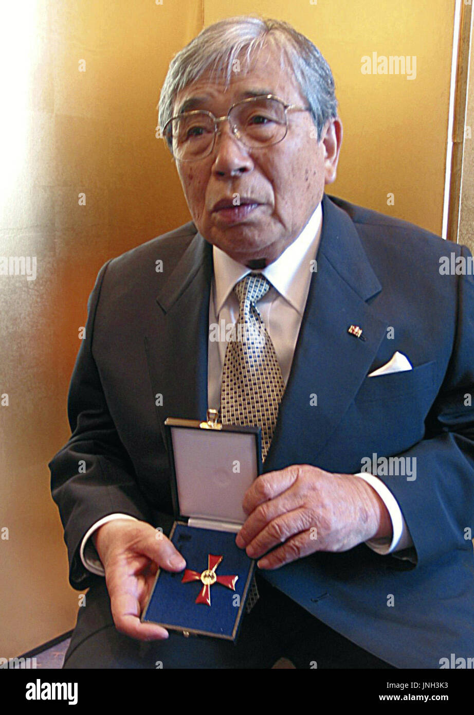 NAGASAKI, Japan - Former Nagasaki Mayor Hitoshi Motoshima was given a ...