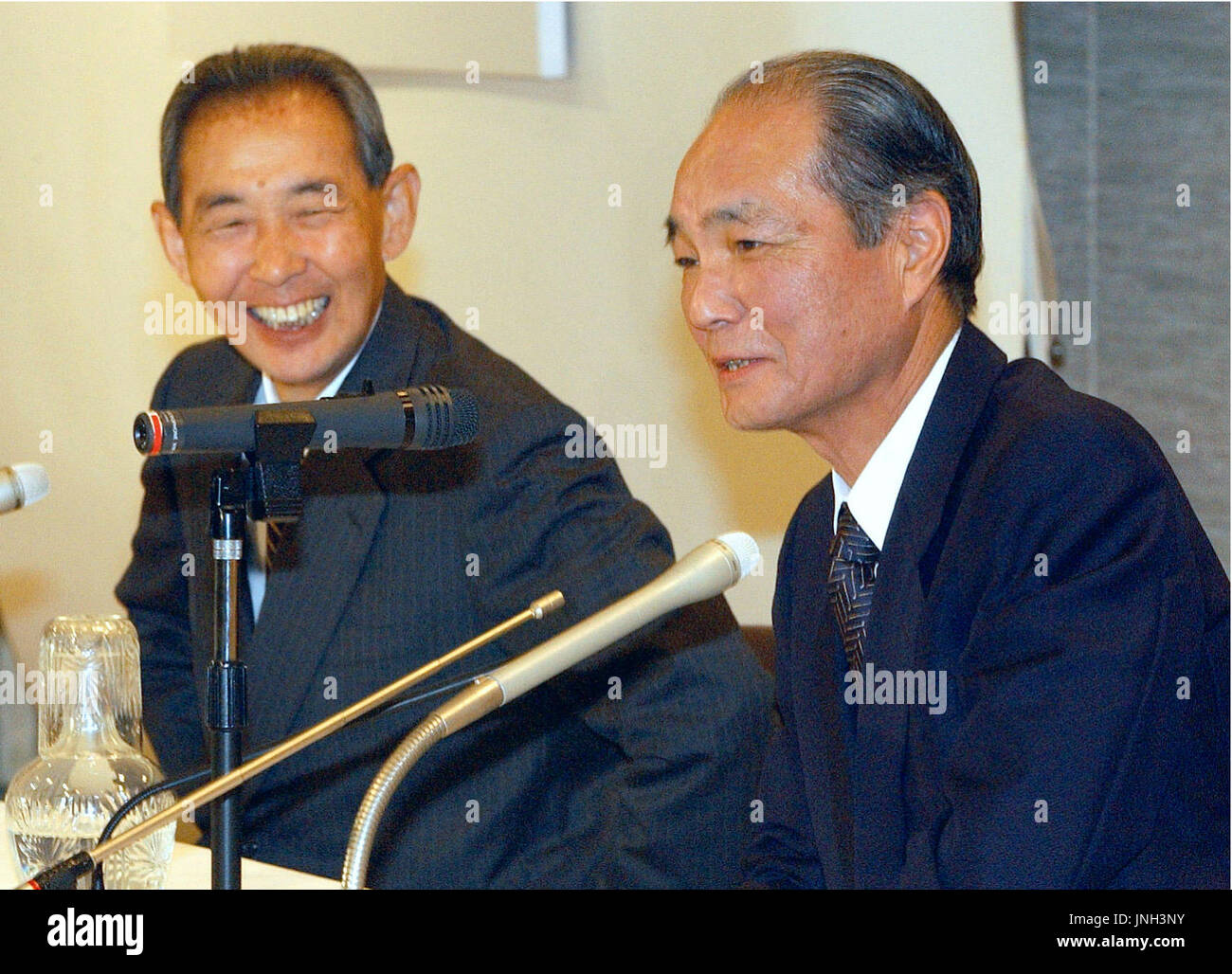 TOKYO, Japan - Kanji Emoto (R), chairman of JFE Holdings Inc., and Yoichi Shimogaichi, JFE ...