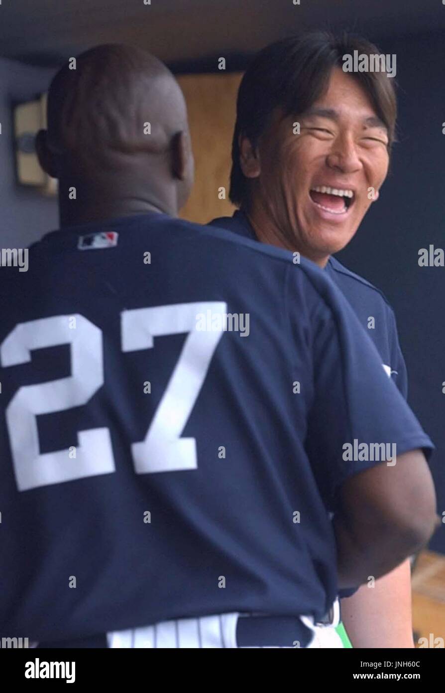 TAMPA, United States - New York Yankees rookie Hideki Matsui chats with ...
