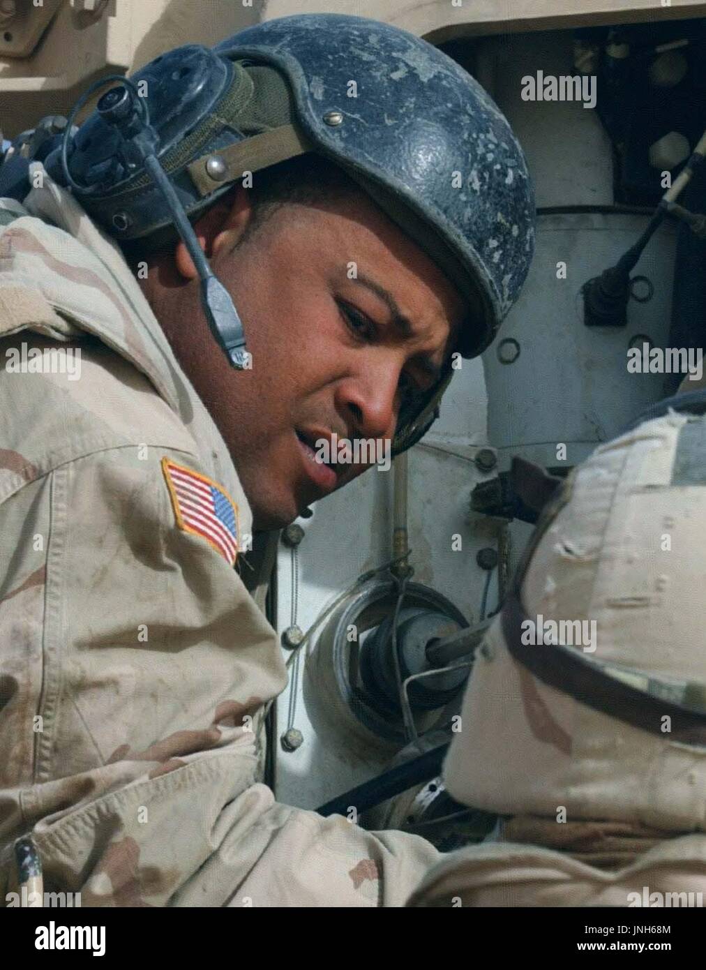 KUWAIT - U.S. soldier at the controls inside a howitzer for night-time ...