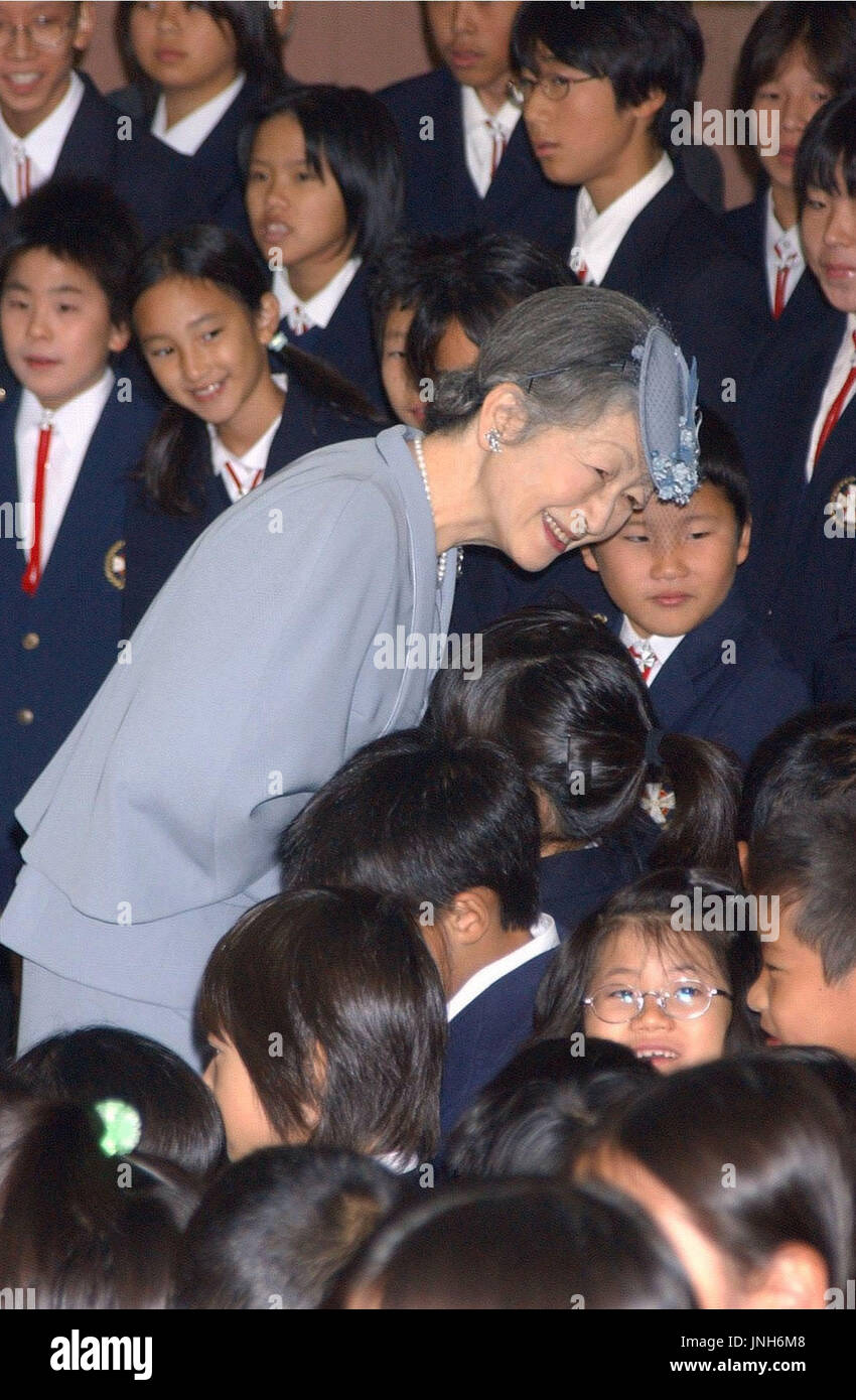 OISO, Japan - Empress Michiko (C) talks with a child at the Elizabeth ...