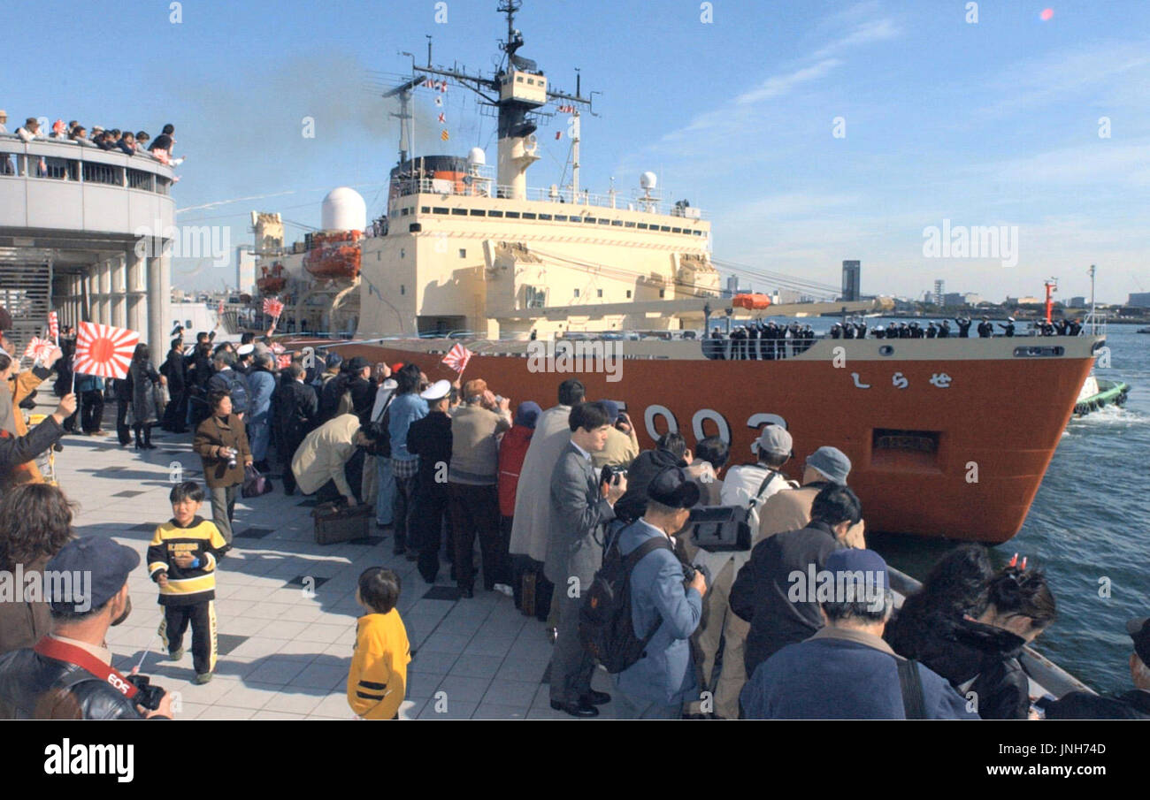 TOKYO, Japan - Japan's 11,600-ton icebreaker Shirase sets sail from ...