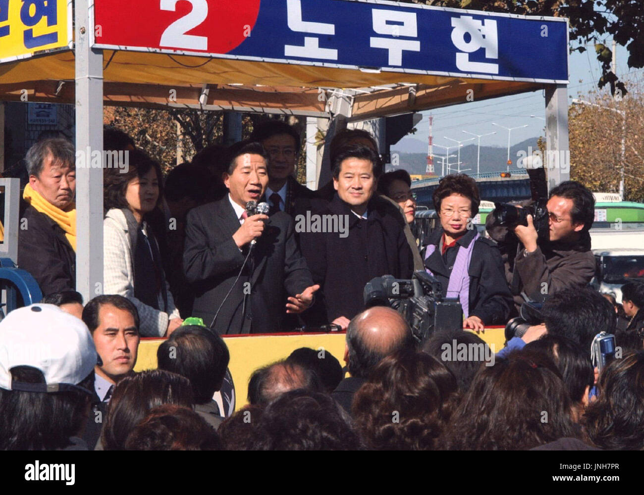 DAEGU, South Korea - Roh Moo Hyun, the candidate of South Korea's ...