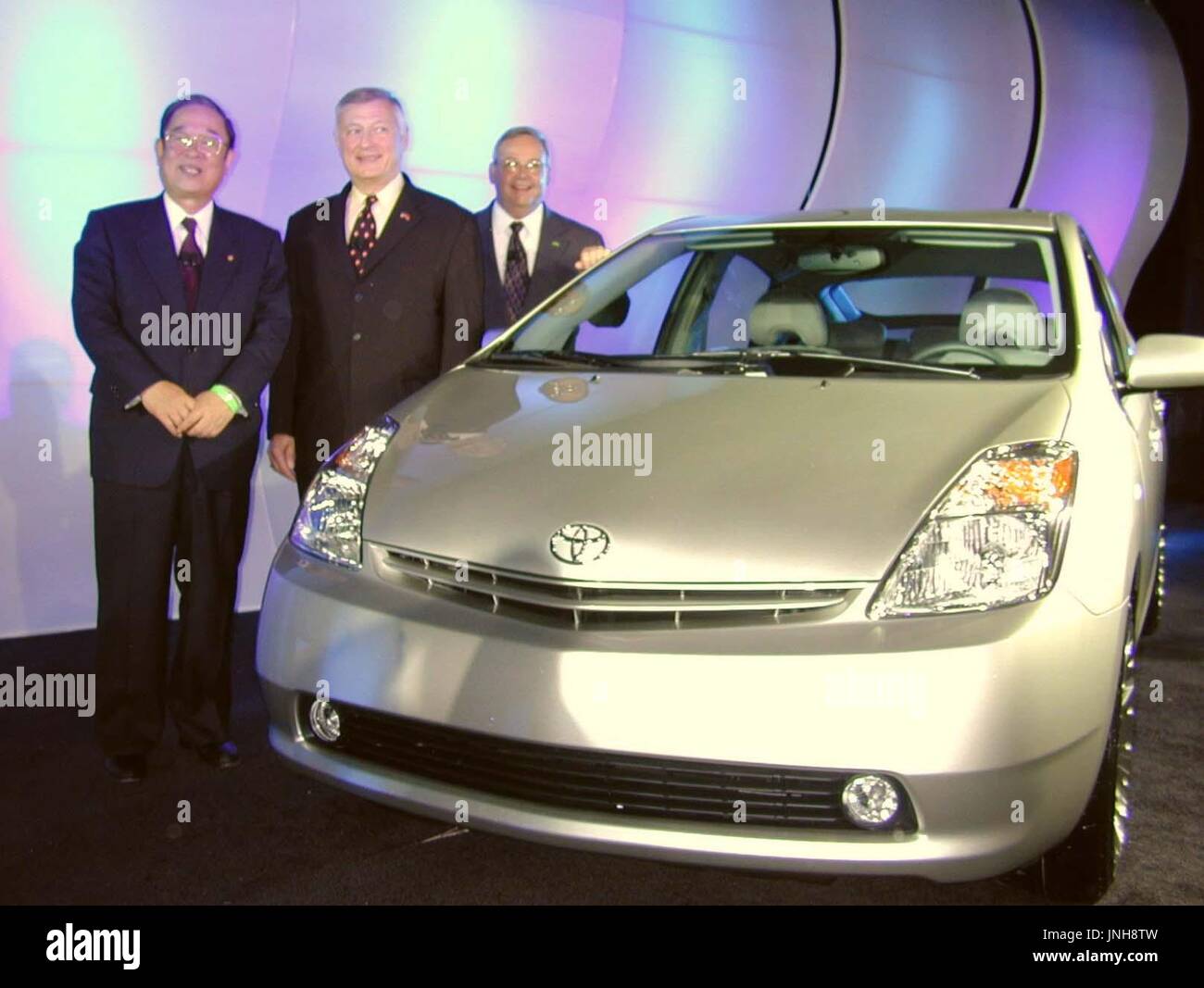 NEW YORK, United States - Toyota Motor Corp. President Fujio Cho (L ...