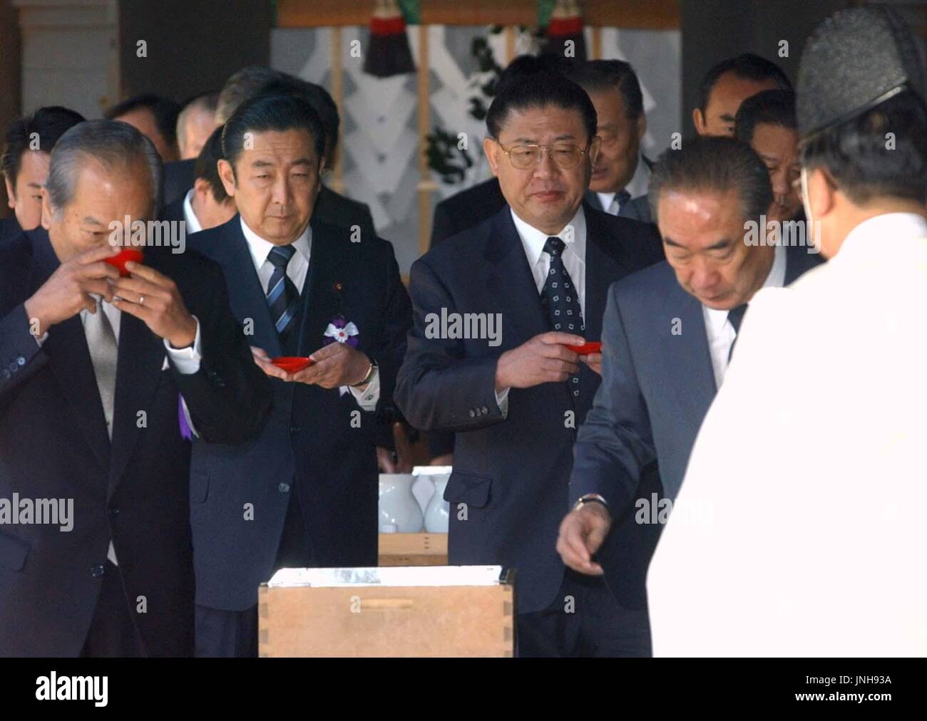 TOKYO, Japan - Former Prime Minister Ryutaro Hashimoto (2nd from L) and ...