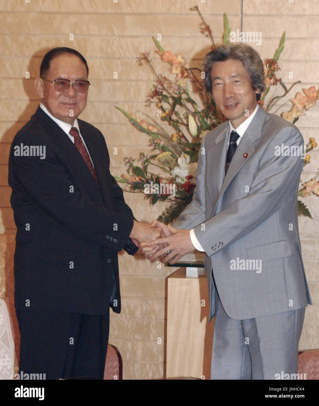 TOKYO, Japan - Song Jian (L), head of the China-Japan Friendship ...