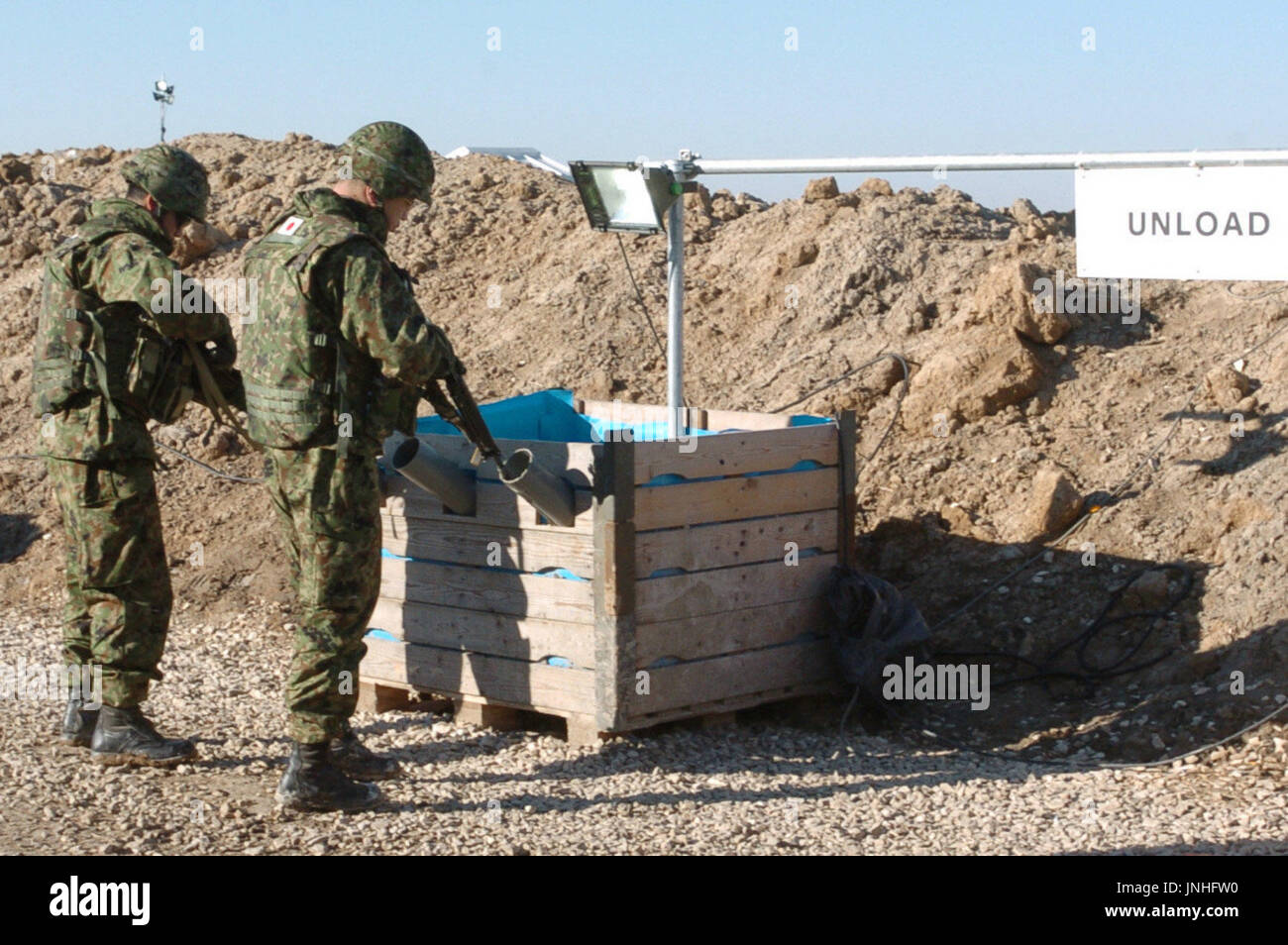SAMAWAH, Iraq - Two Japanese soldiers unload their gun before they go ...