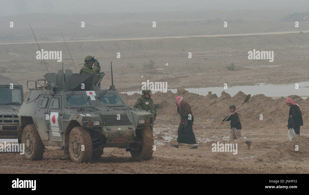 SAMAWAH, Iraq - Members of an advance team of Japan's Ground Self ...