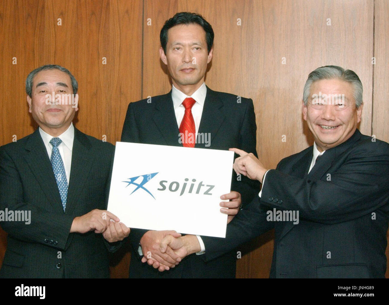 TOKYO, Japan - Nichimen Corp. President Akio Dobashi (C), flanked by ...