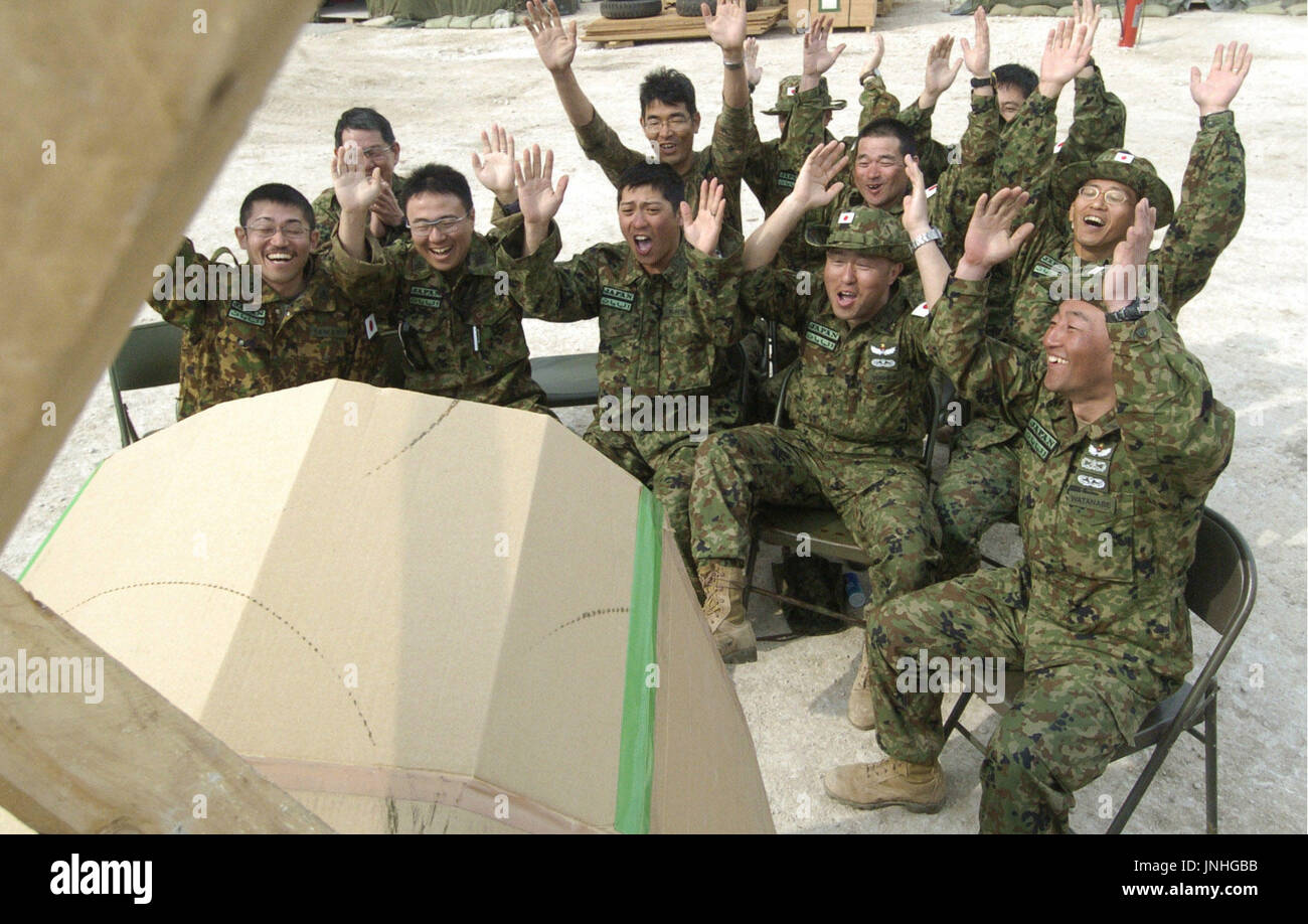 SAMAWAH, Iraq - Japanese Ground Self-Defense Force (GSDF) solders ...