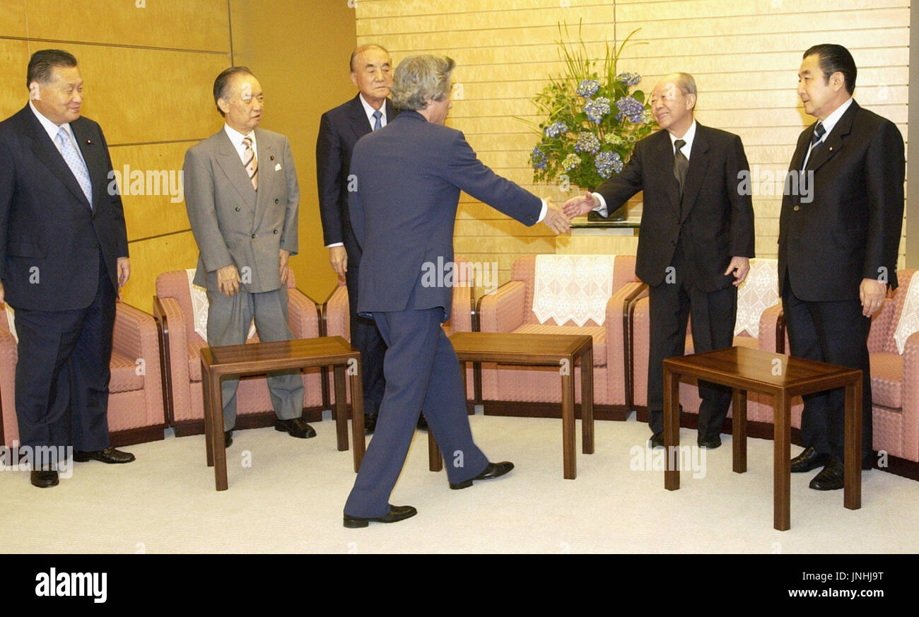 TOKYO, Japan - Prime Minister Junichiro Koizumi (C, front) holds talks ...