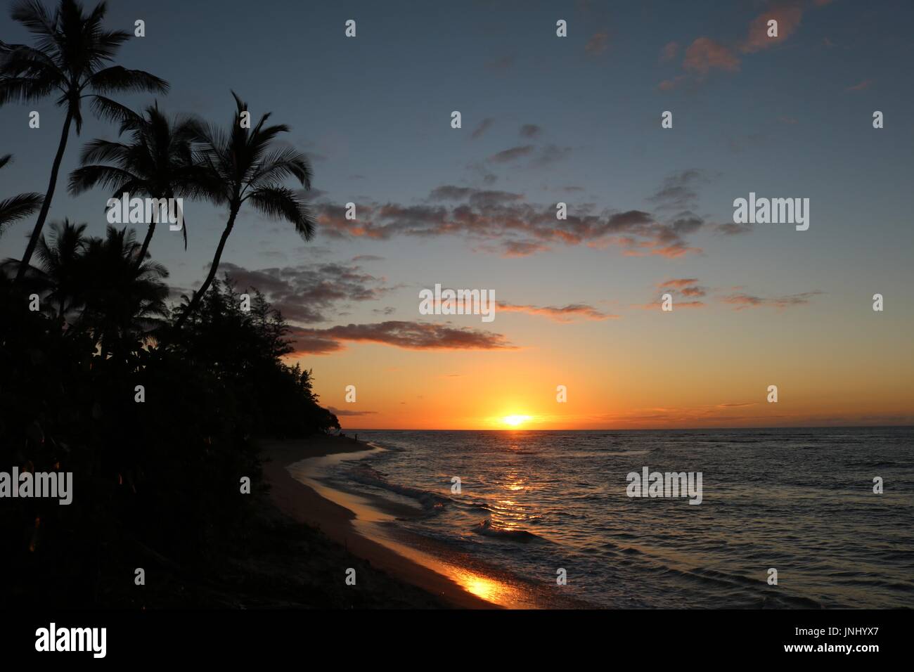 A beautiful sunset on the north shore of Oʻahu, Hawaiʻi Stock Photo - Alamy