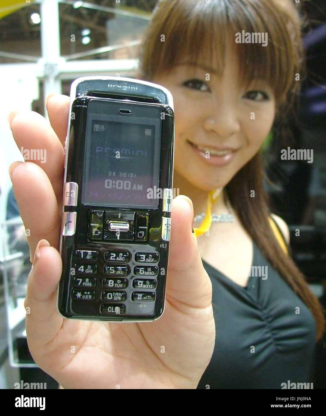 TOKYO, Japan - NTT DoCoMo Inc. on May 11 unveiled the world's smallest ...