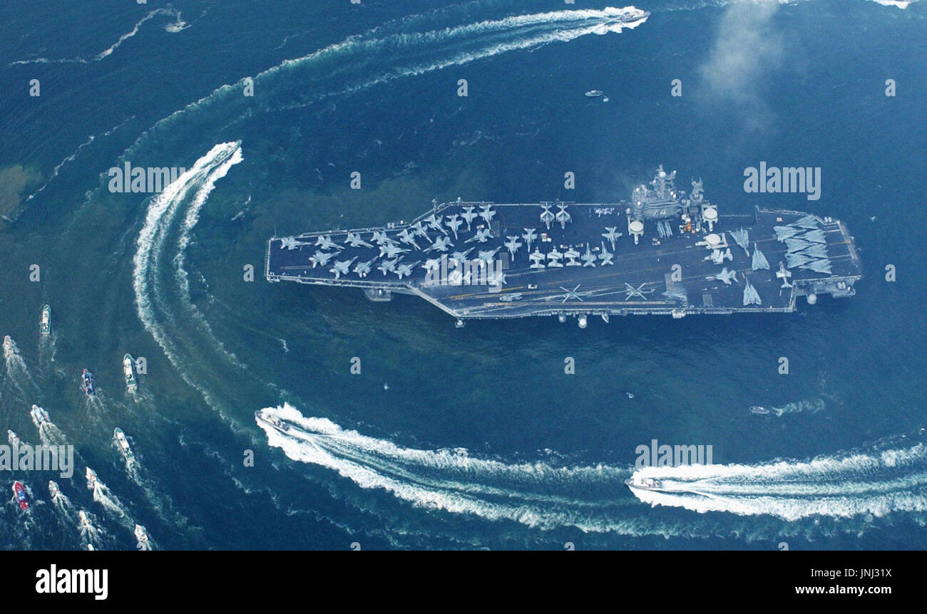 SASEBO, Japan - The U.S. nuclear-powered aircraft carrier John C. Stennis (C) enters Sasebo port ...