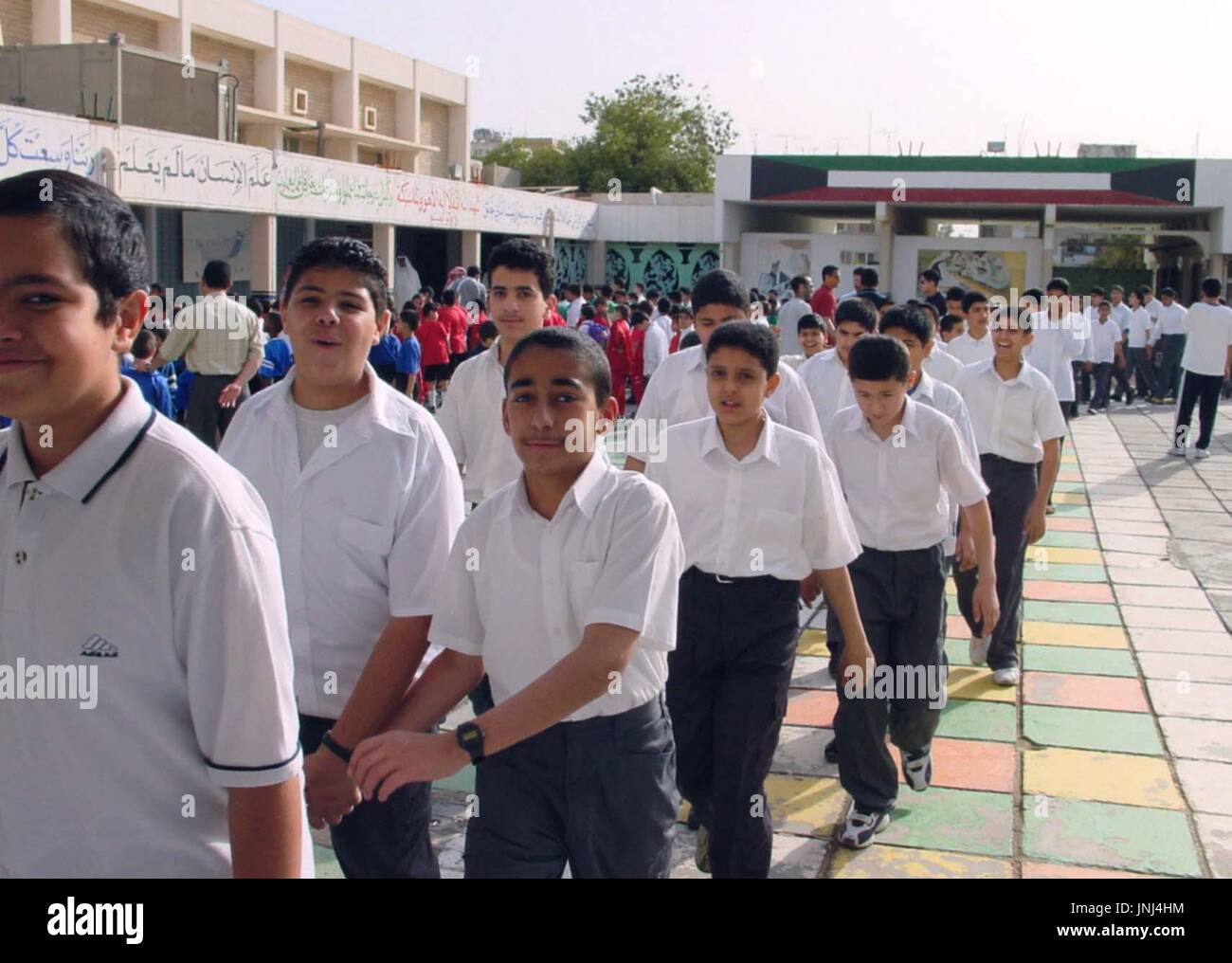 KUWAIT - Students at a Kuwaiti junior high school head to their ...