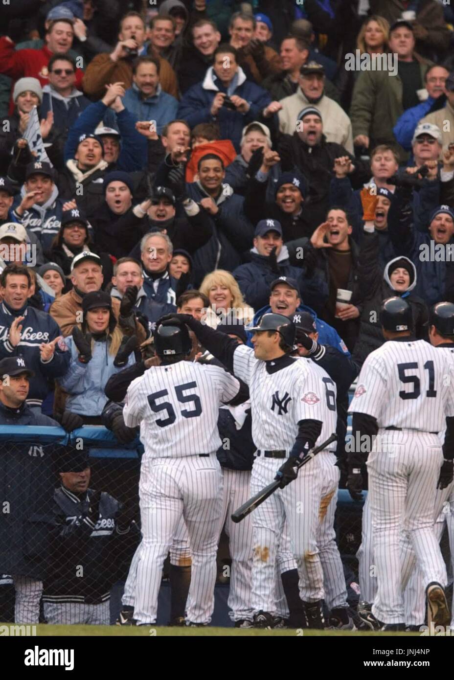 NEW YORK, United States - Fans give a standing ovation as New York ...