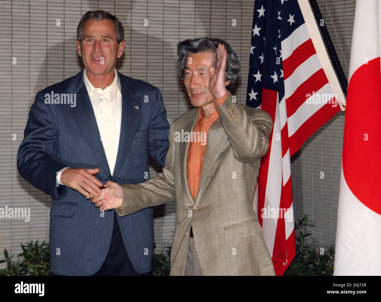 TOKYO, Japan - Japanese Prime Minister Junichiro Koizumi (R) and U.S ...